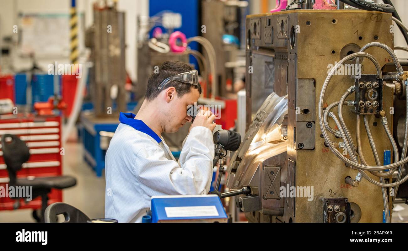 Microscope construction hi-res stock photography and images - Alamy