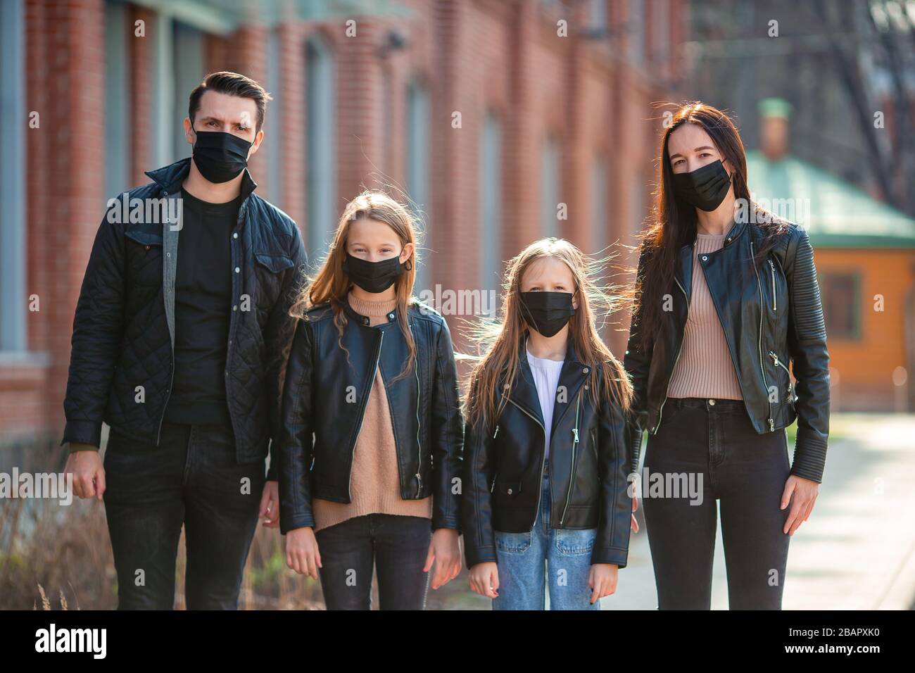 Family wearing masks to protect against Coronavirus and gripp Stock ...