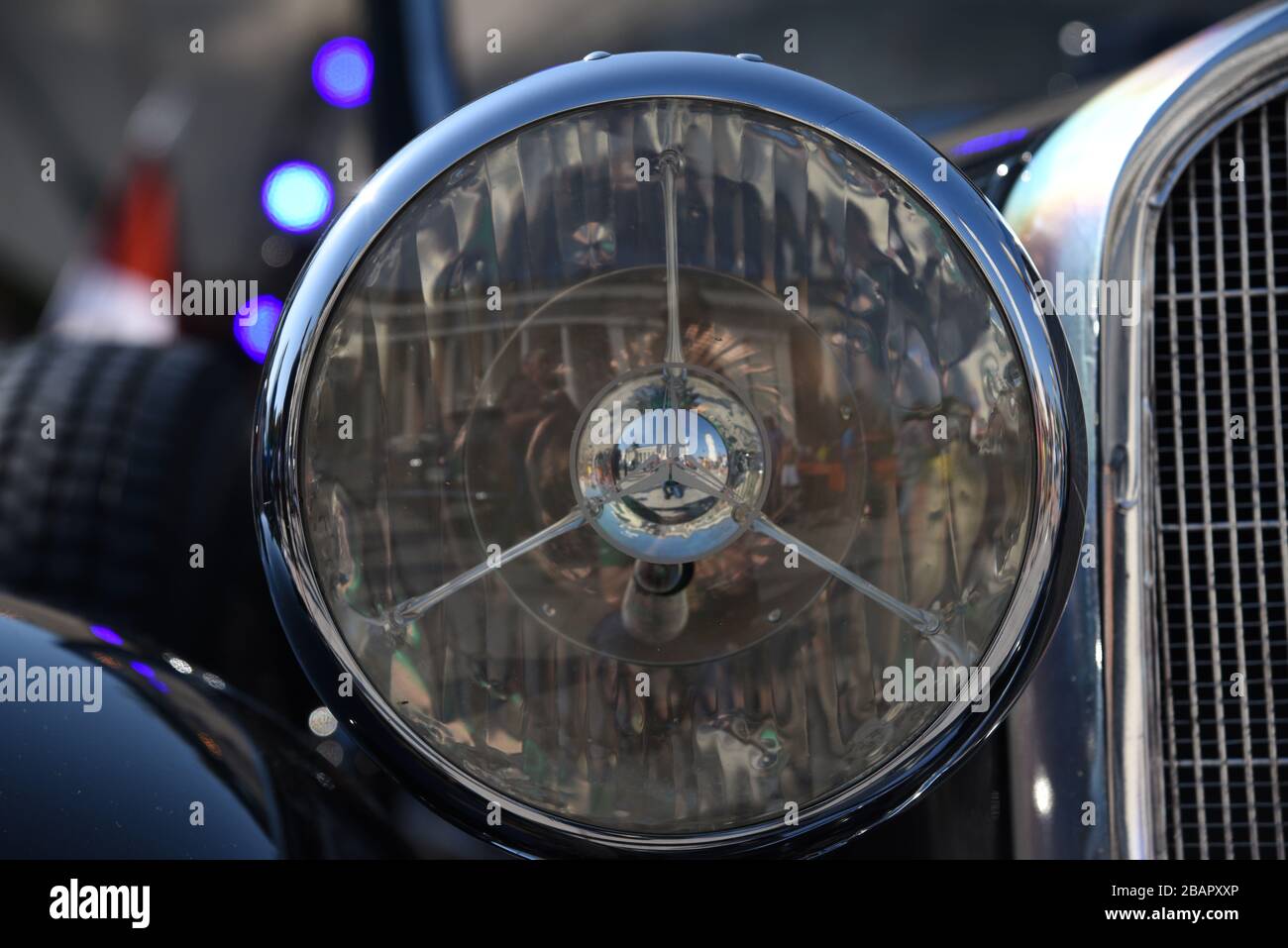 Vintage mercedes classic car headlamp hi-res stock photography and ...