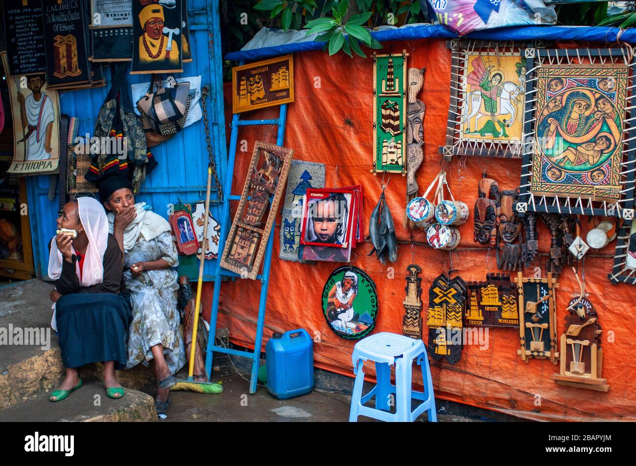 African craftwork hi-res stock photography and images - Alamy