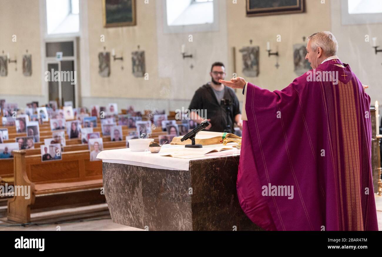 Empty churches hi-res stock photography and images - Alamy