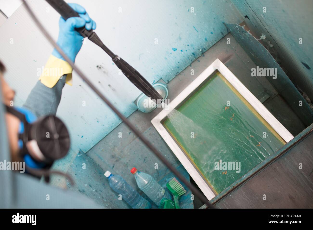 Silk screen printing. Serigraphy. Stencil washing Stock Photo - Alamy