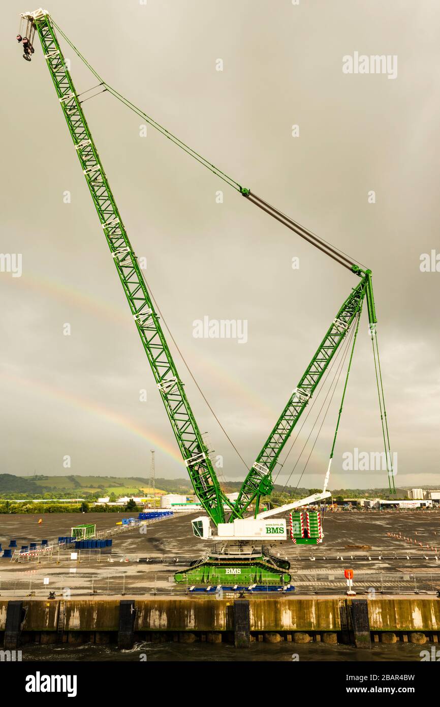 Crawler crane hi-res stock photography and images - Alamy