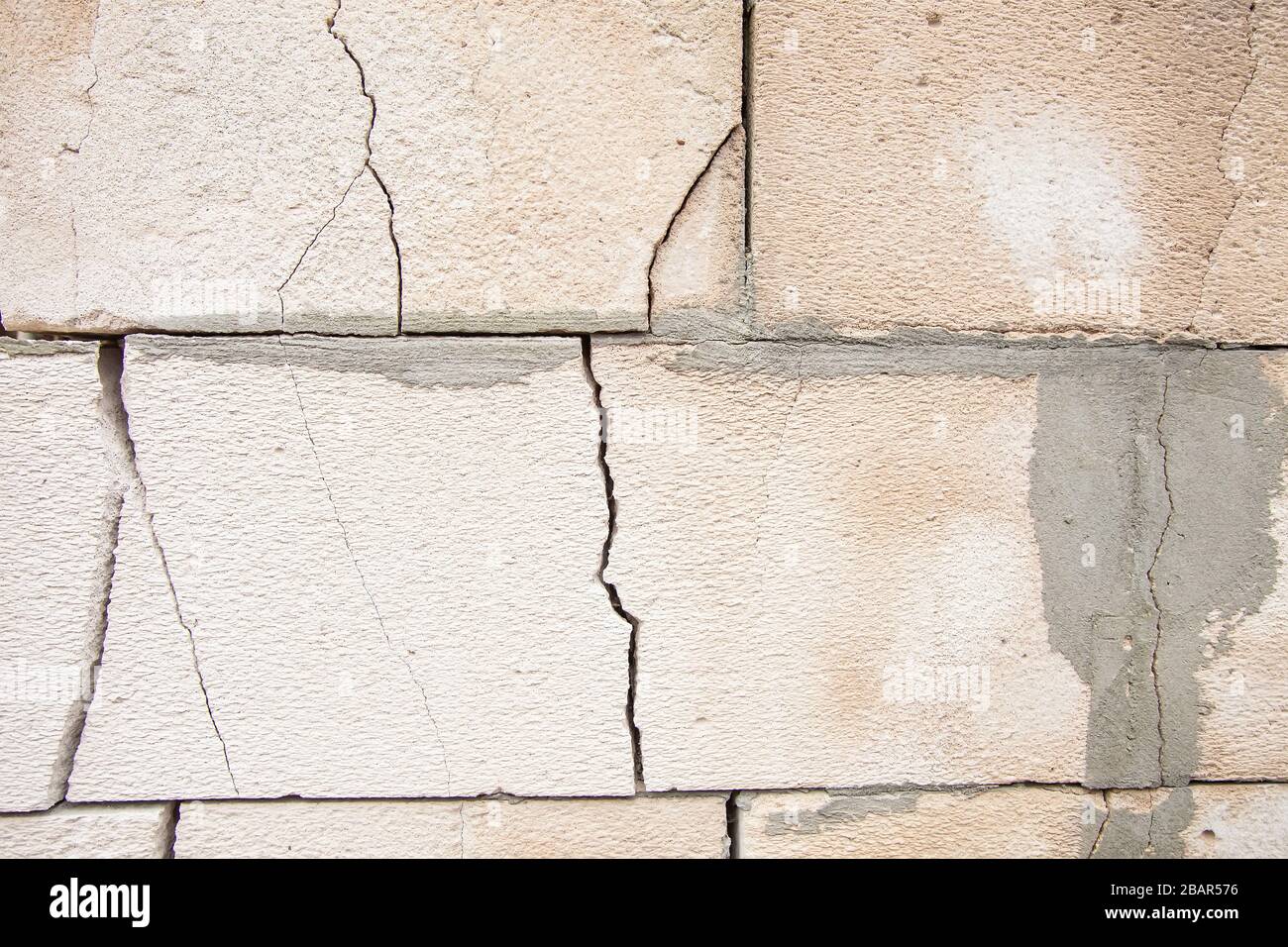 Broken foundation blocks hi-res stock photography and images - Alamy