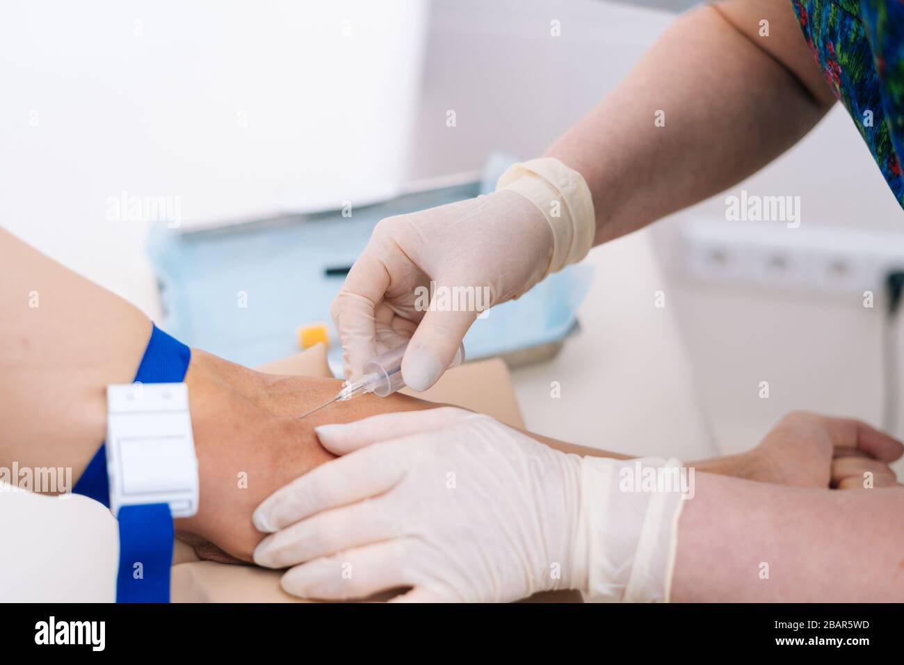 Blood test man vein hi-res stock photography and images - Alamy