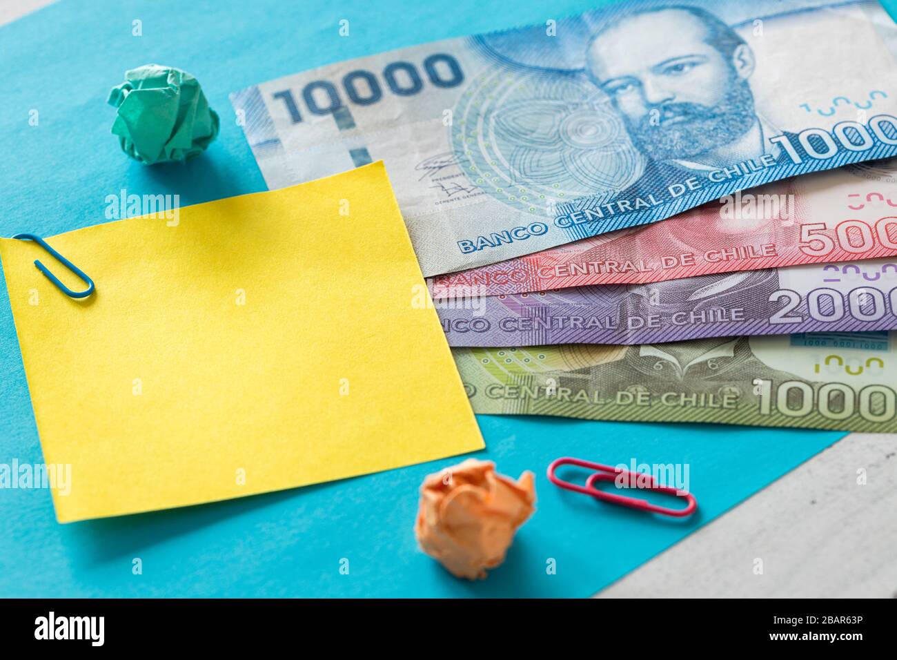 Chile money, Banknotes with yellow sticky note for your own notes Stock ...