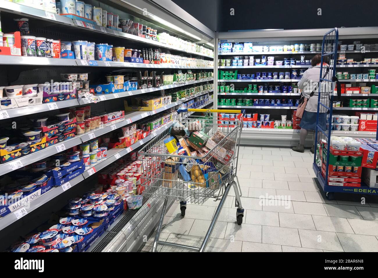 Despite corona virus: full shelves at supermarkets and discounters ...