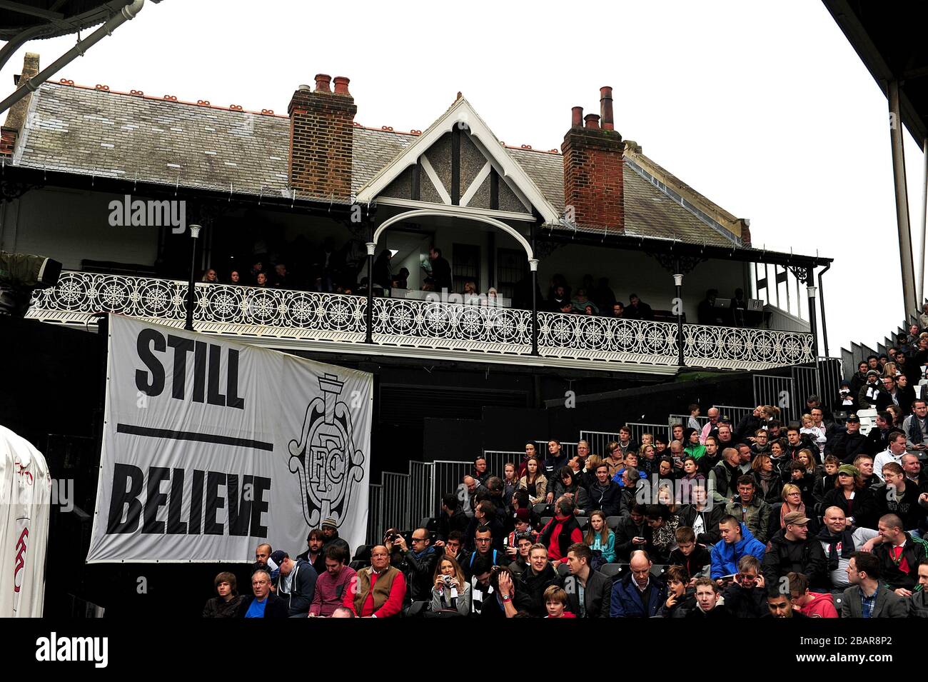 Fulham fans hi-res stock photography and images - Alamy