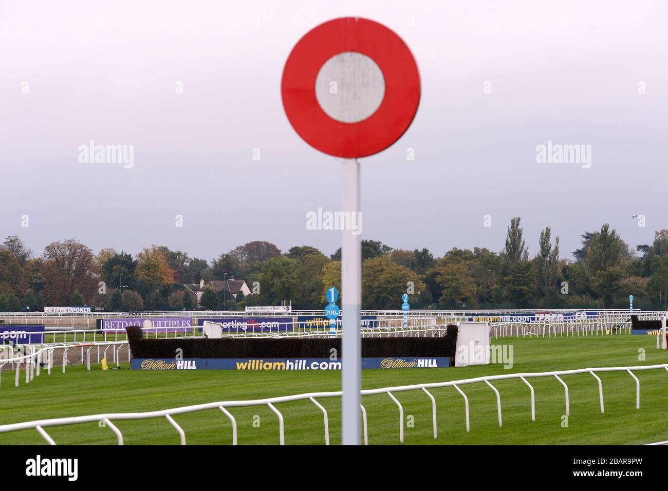 Kempton racecourse hi-res stock photography and images - Alamy