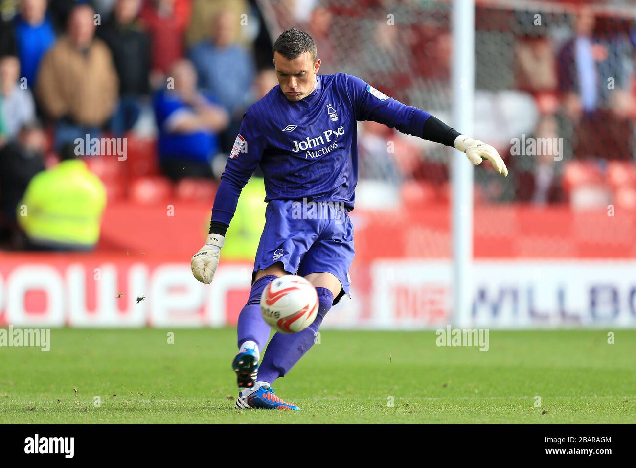 Nottingham forest goalkeeper hi-res stock photography and images - Alamy