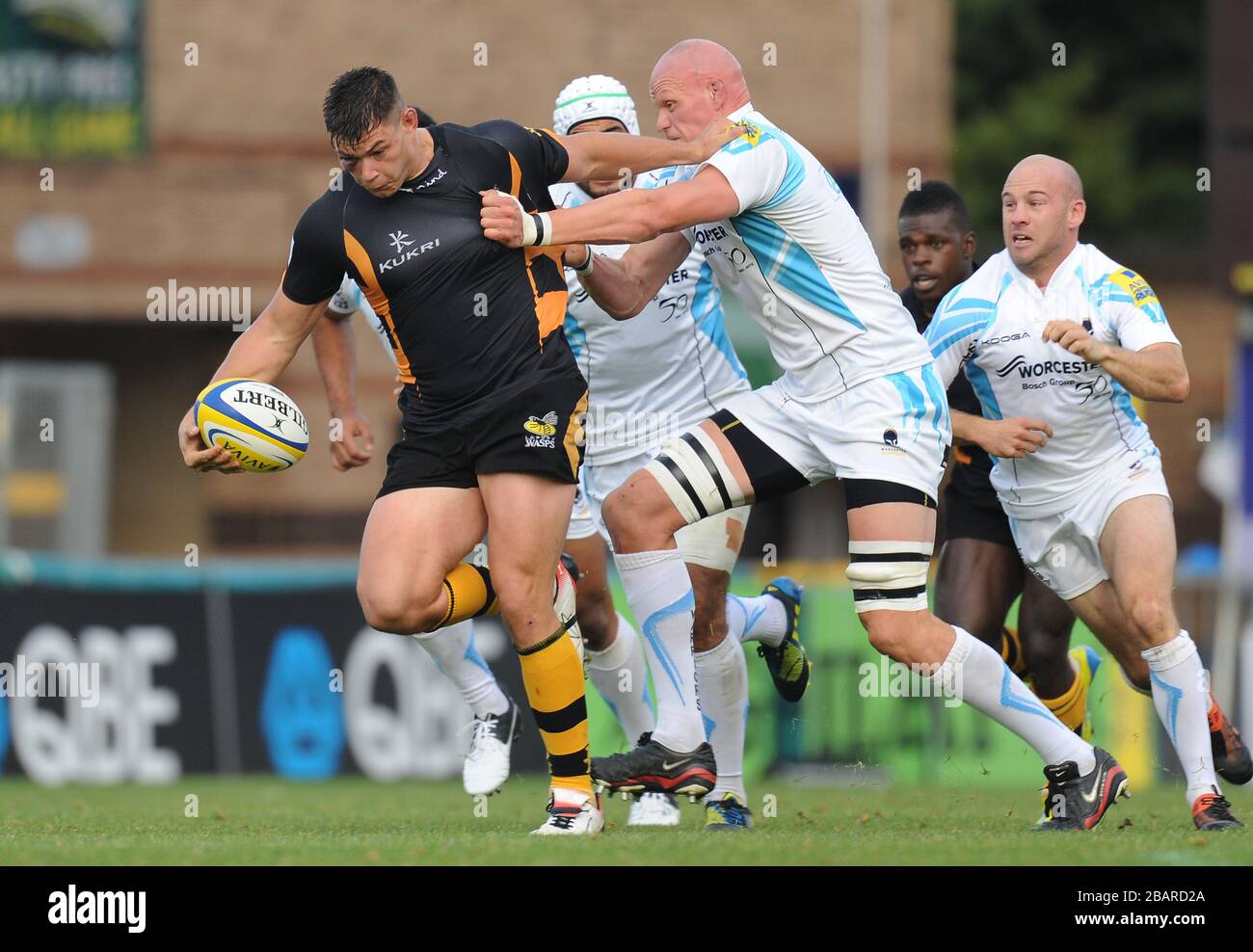 Tom lindsay gets away worcester warriors hi-res stock photography and ...