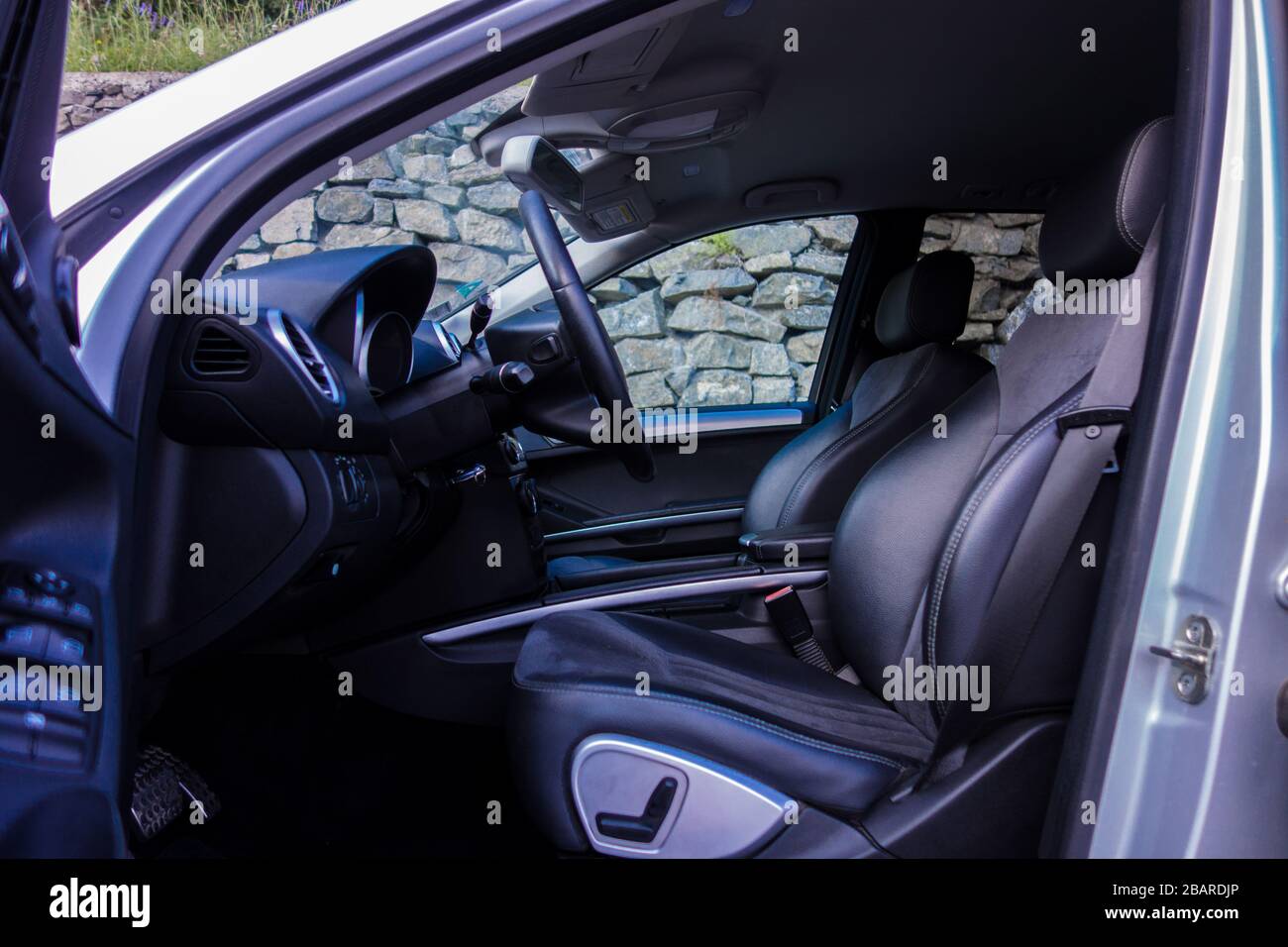 Mercedes ml 500 hi-res stock photography and images - Alamy