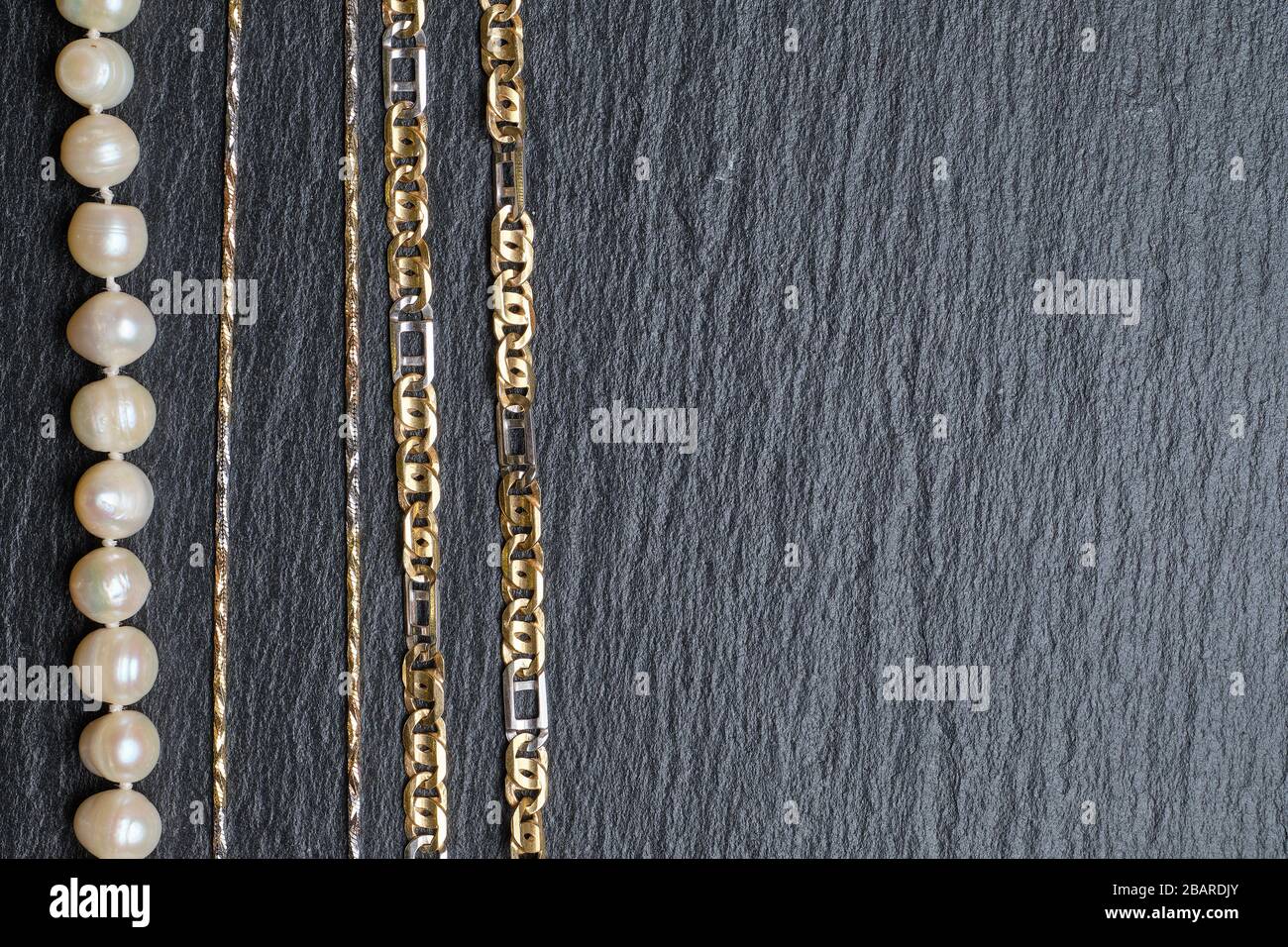 Antique jewelry chains hi-res stock photography and images - Alamy