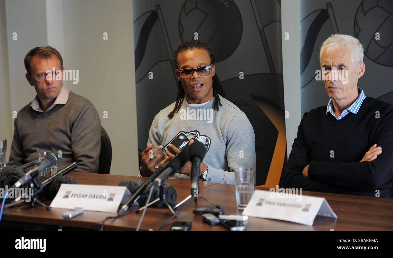 Barnet joint head coaches Mark Robson (left) and Edgar Davids (left ...