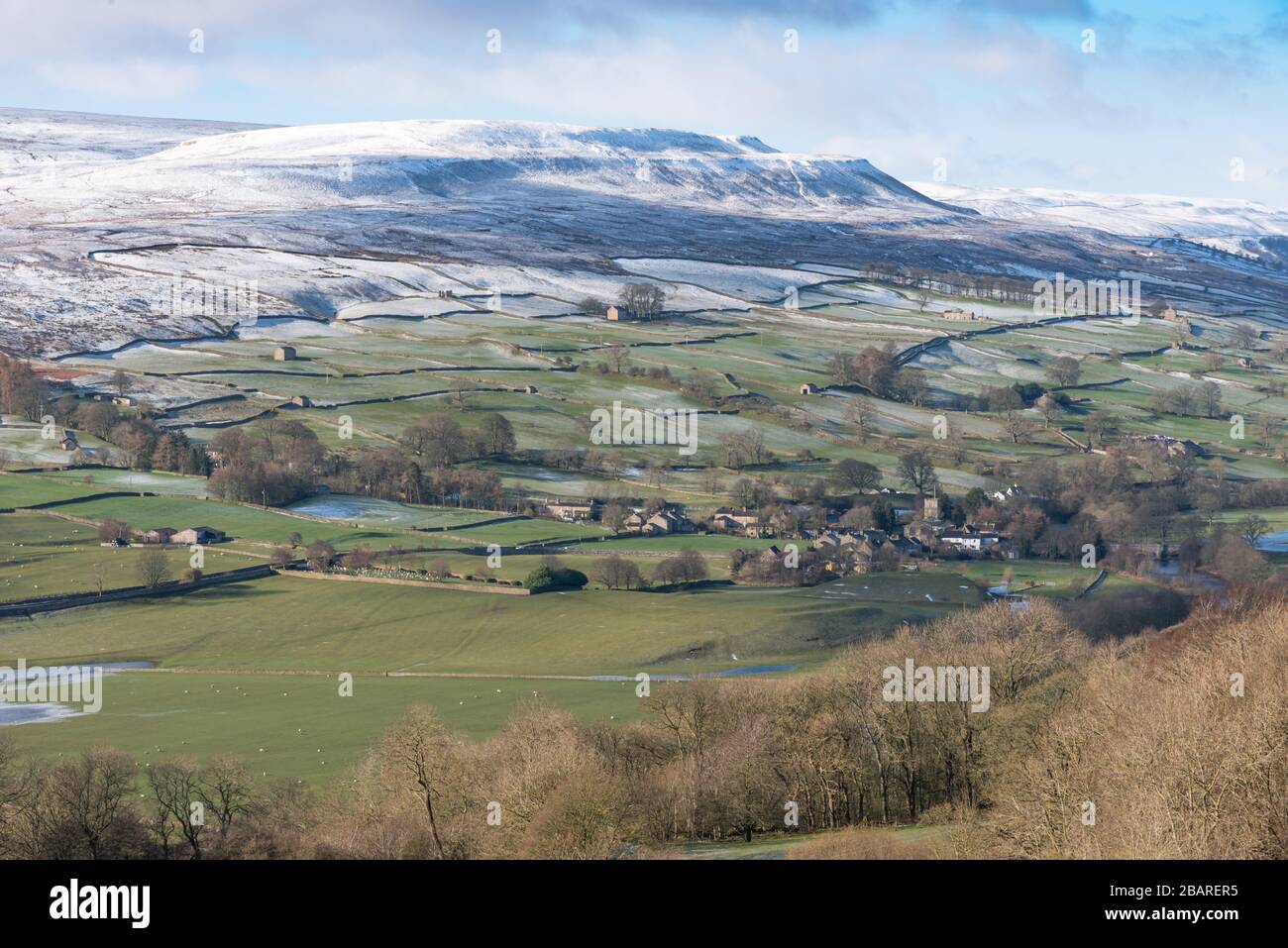 Snow topped hills above Grinton in Swaledale Stock Photo - Alamy