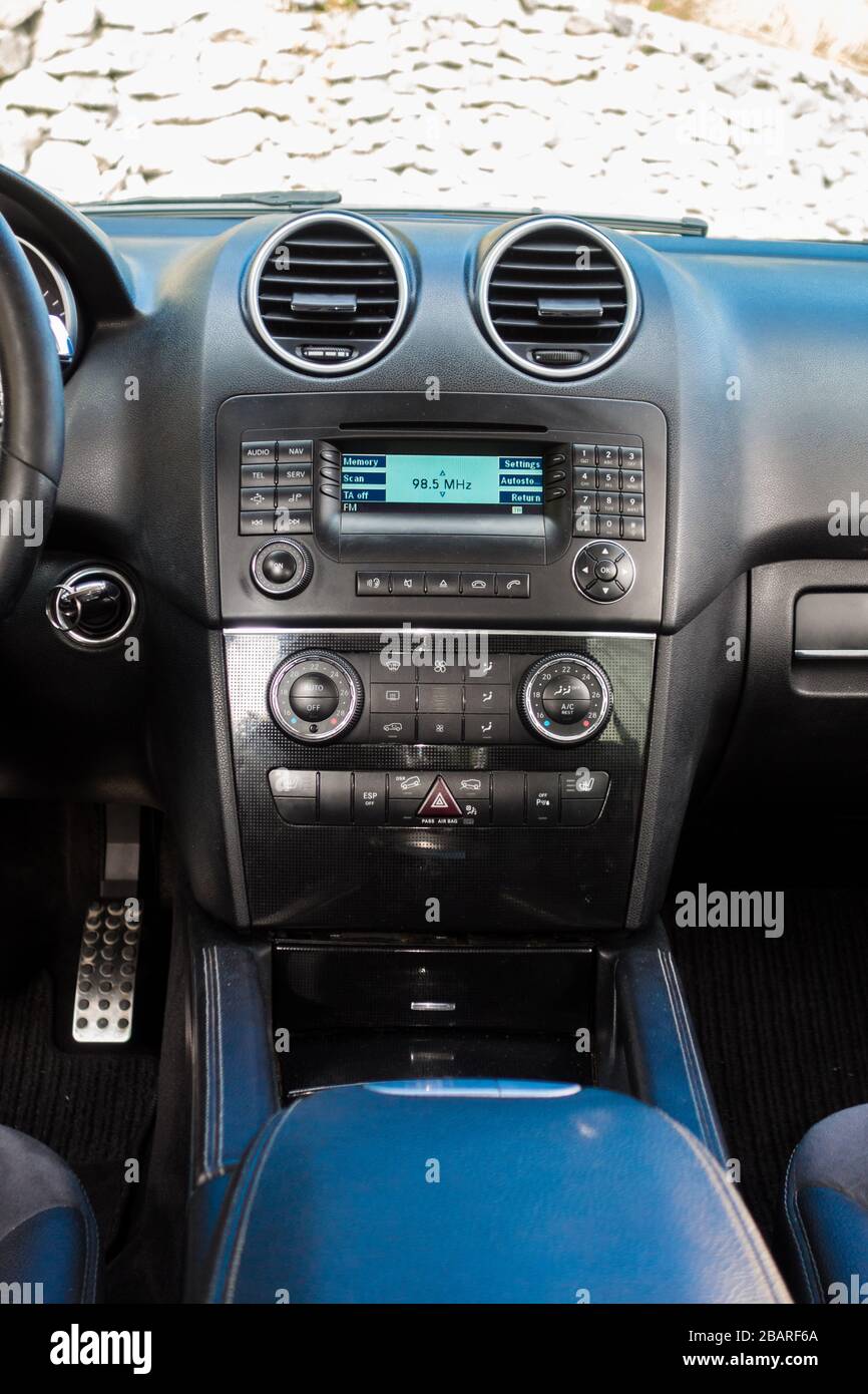 4 seats hi-res stock photography and images - Alamy