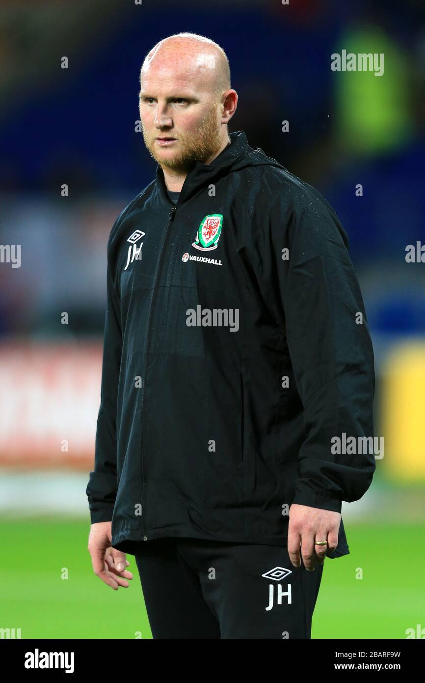 John Hartson, Wales coach Stock Photo - Alamy