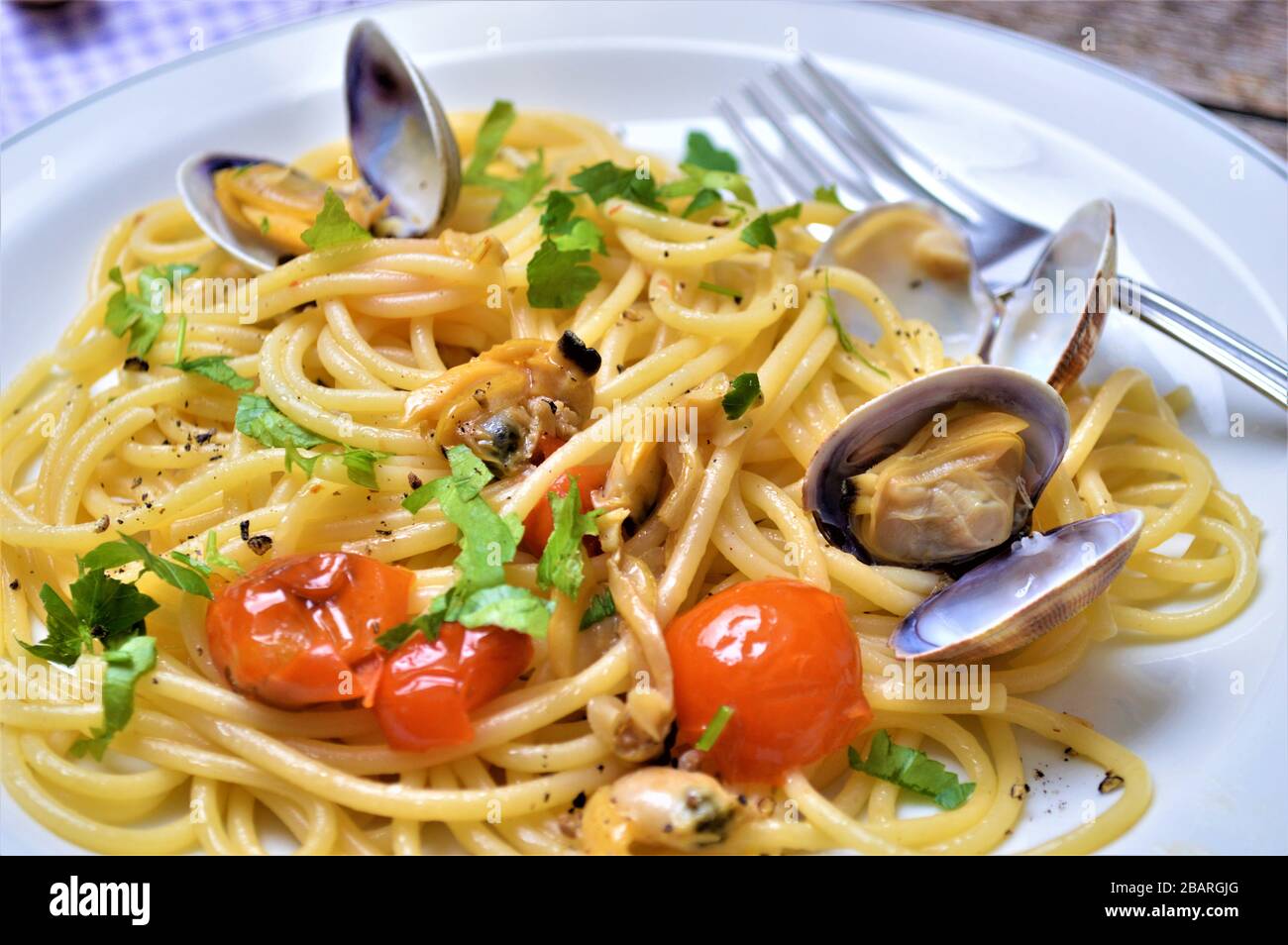 spaghetti with clams italian dish Stock Photo - Alamy