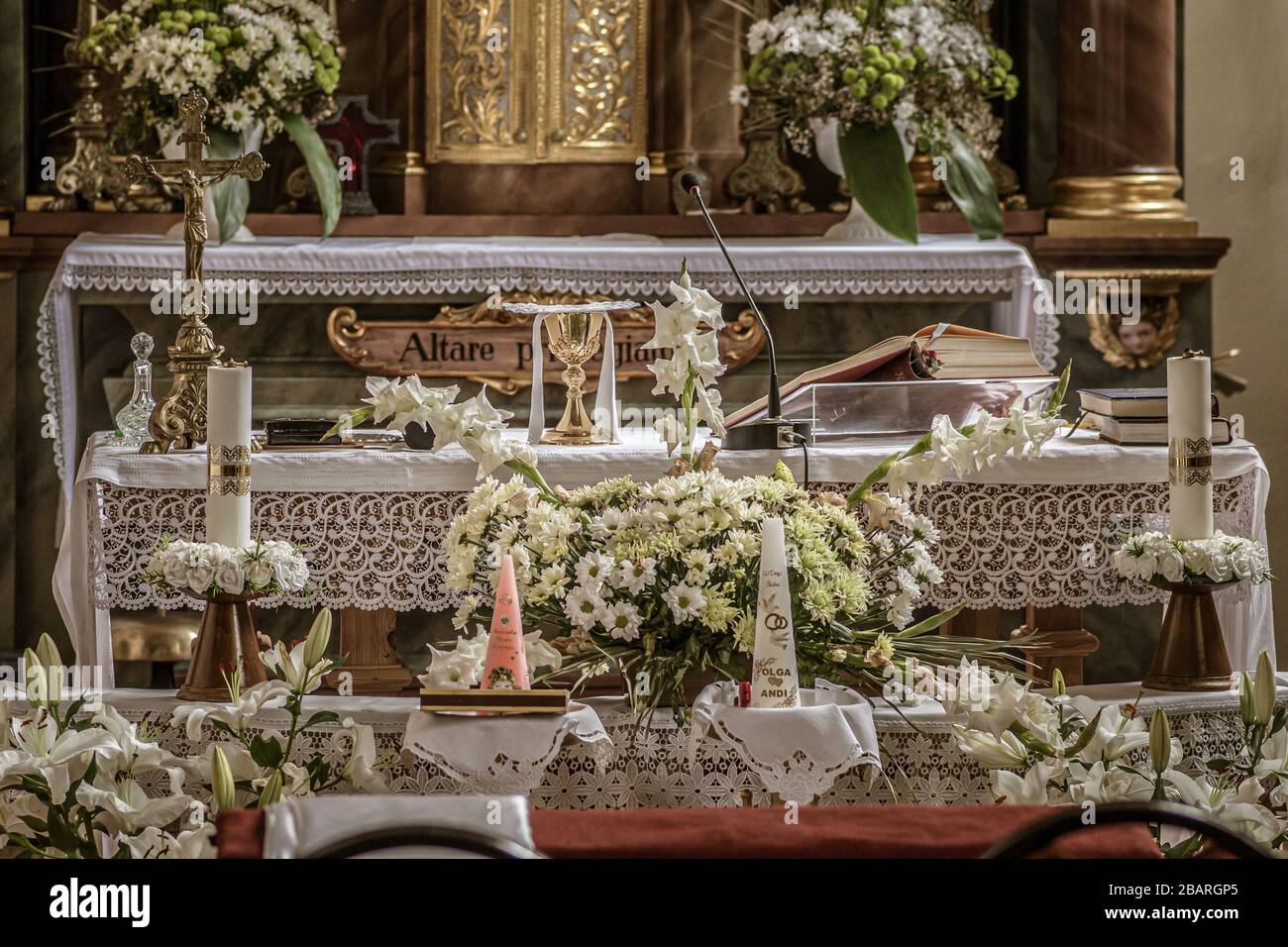 Altar chalice hi-res stock photography and images - Alamy