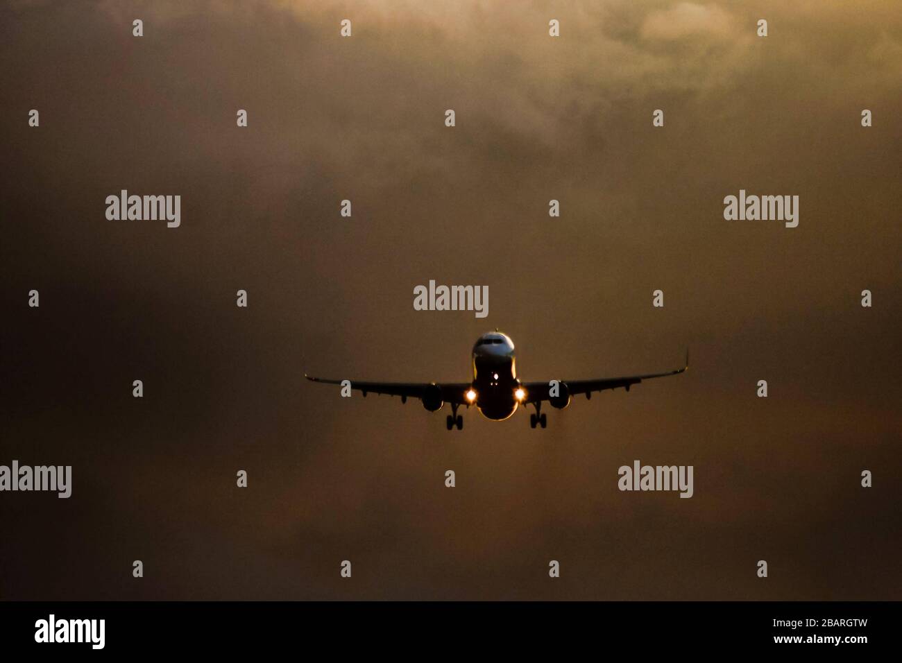 Aerial view from descending aircraft hi-res stock photography and ...