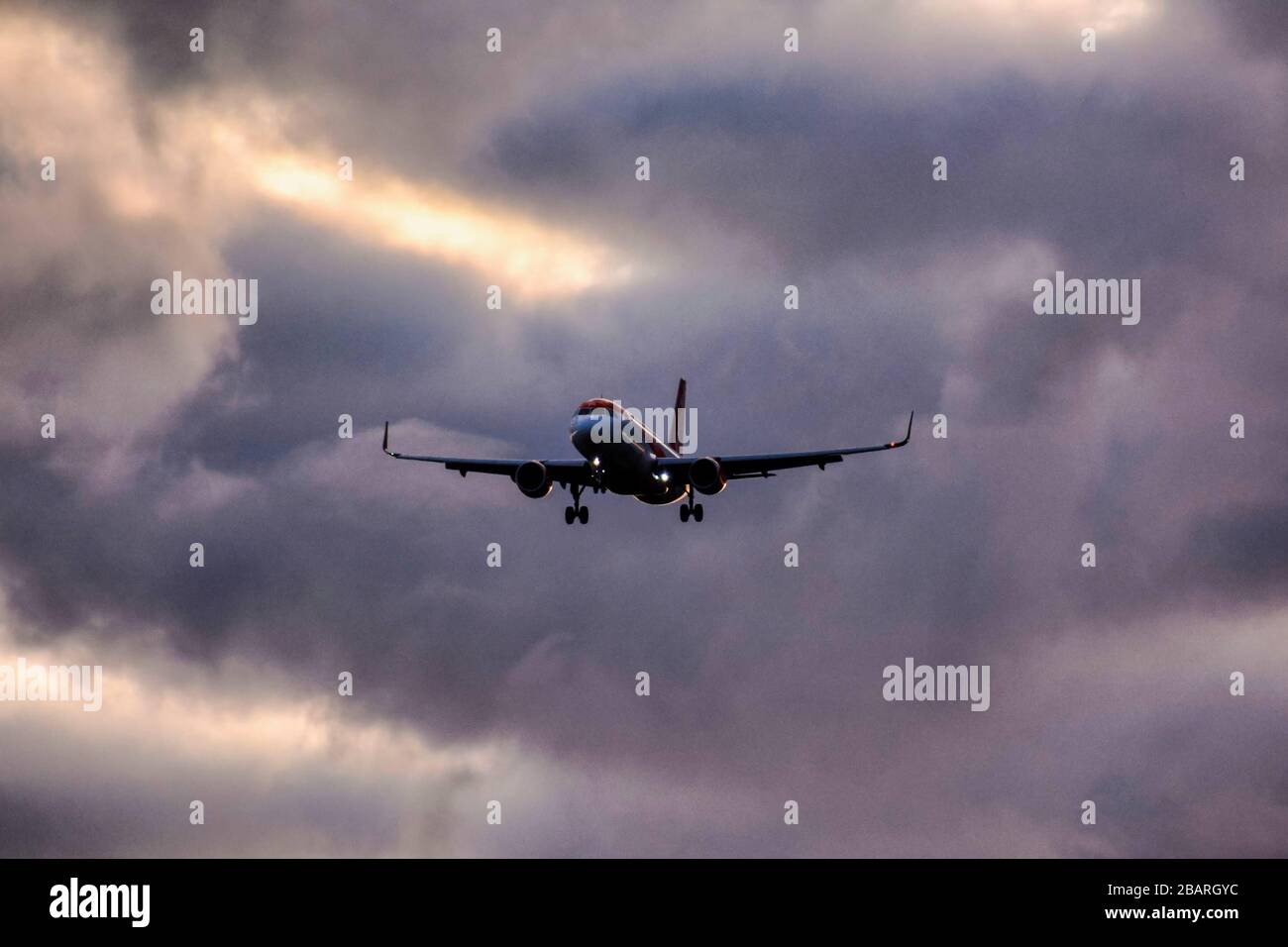 Aerial view from descending aircraft hi-res stock photography and ...