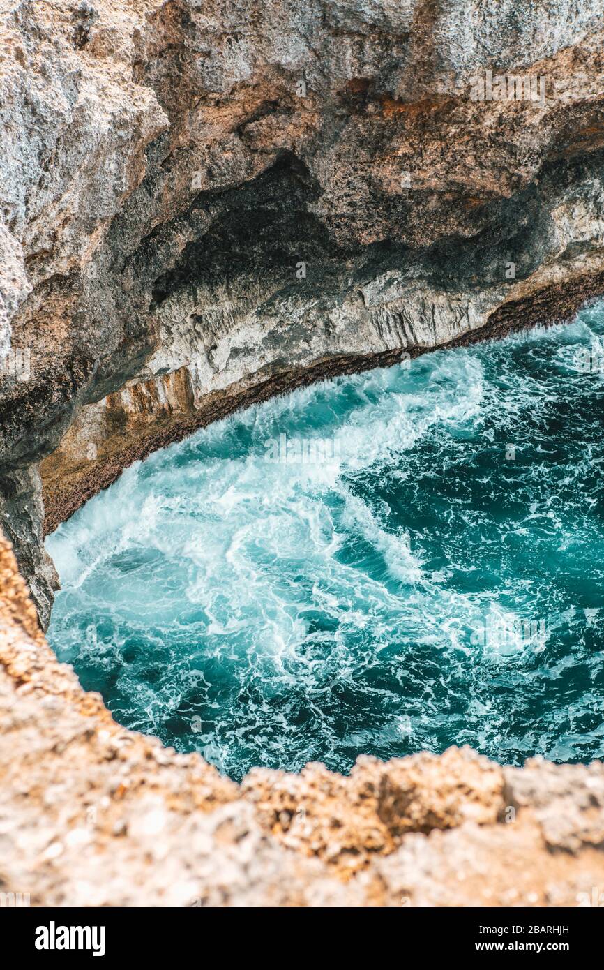 Vertical shot strong sea hi-res stock photography and images - Alamy