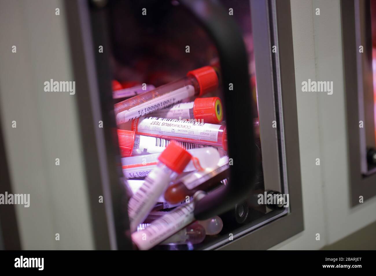 Sample containers hi-res stock photography and images - Alamy