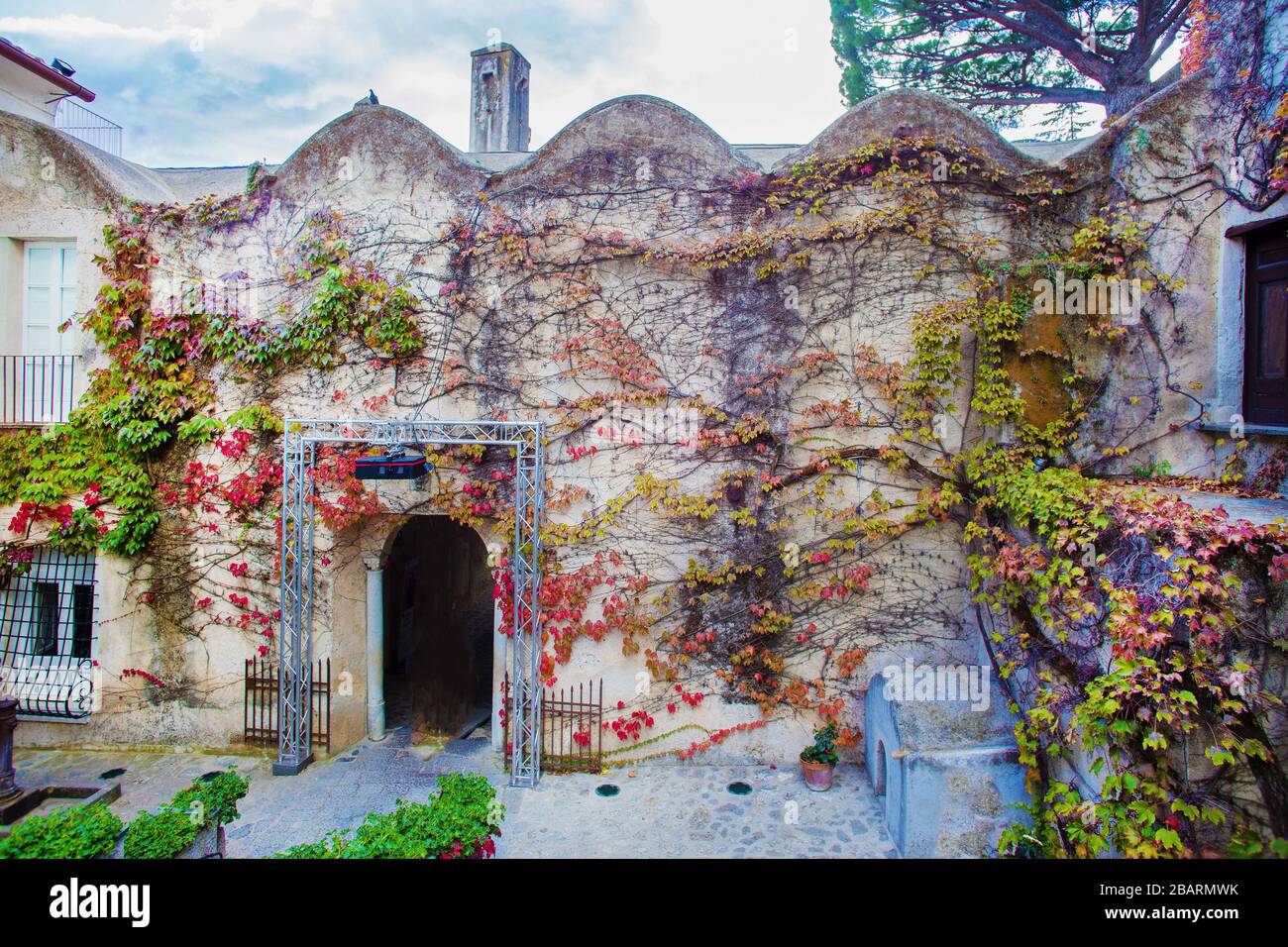 the red branches of the vine are amazing! View on italian Villa Rufolo ...