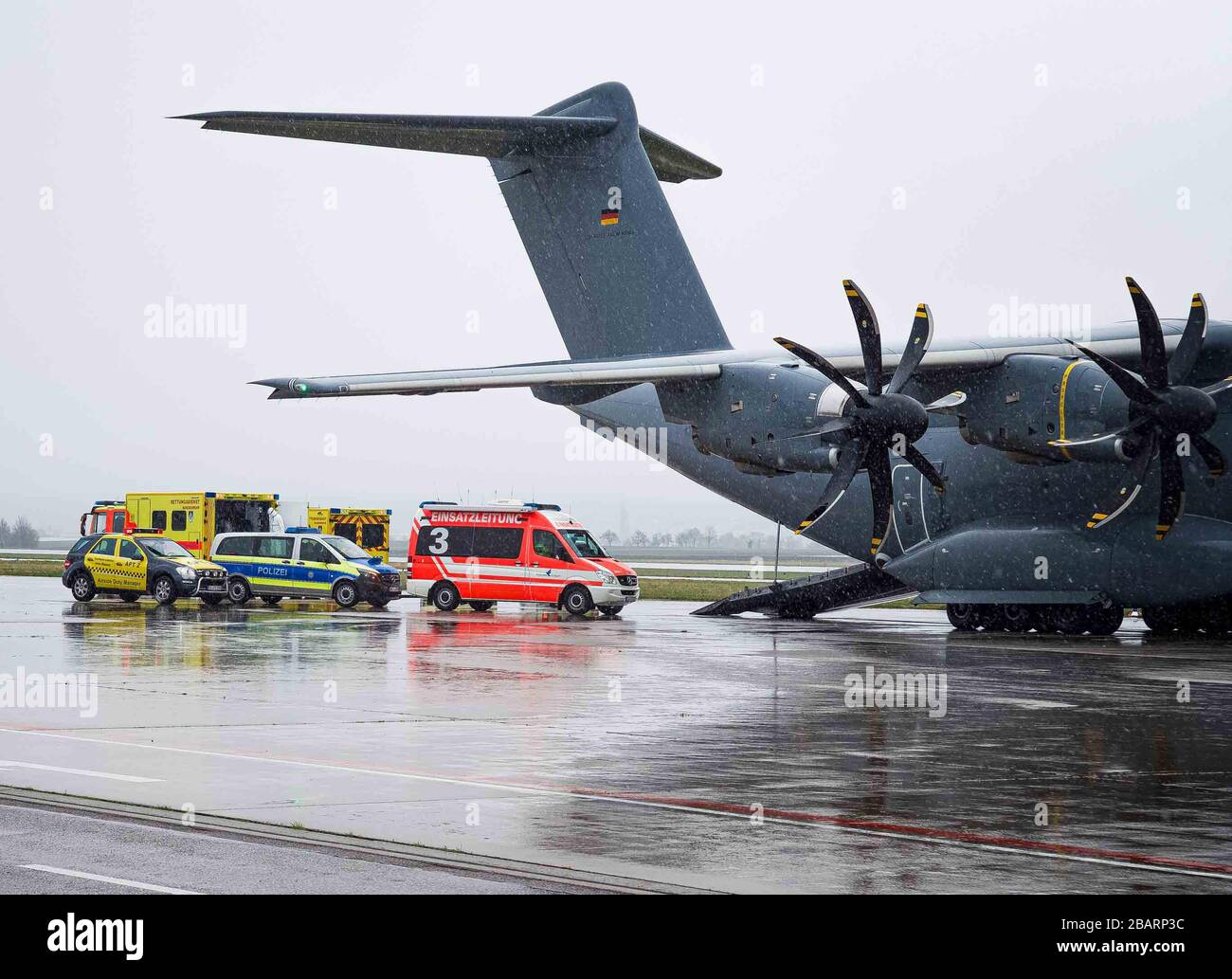 Stuttgart, Germany. 29th Mar, 2020. Rescue vehicles of the Bundeswehr ...