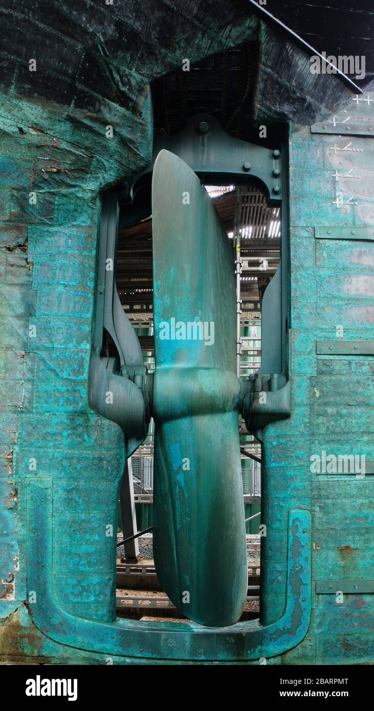 Huge ships propeller hi-res stock photography and images - Alamy