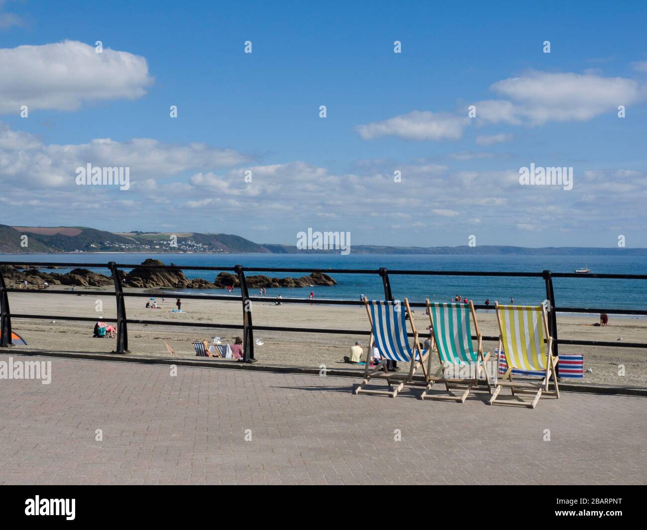 Summer seaside uk seafront sand hi-res stock photography and images - Alamy