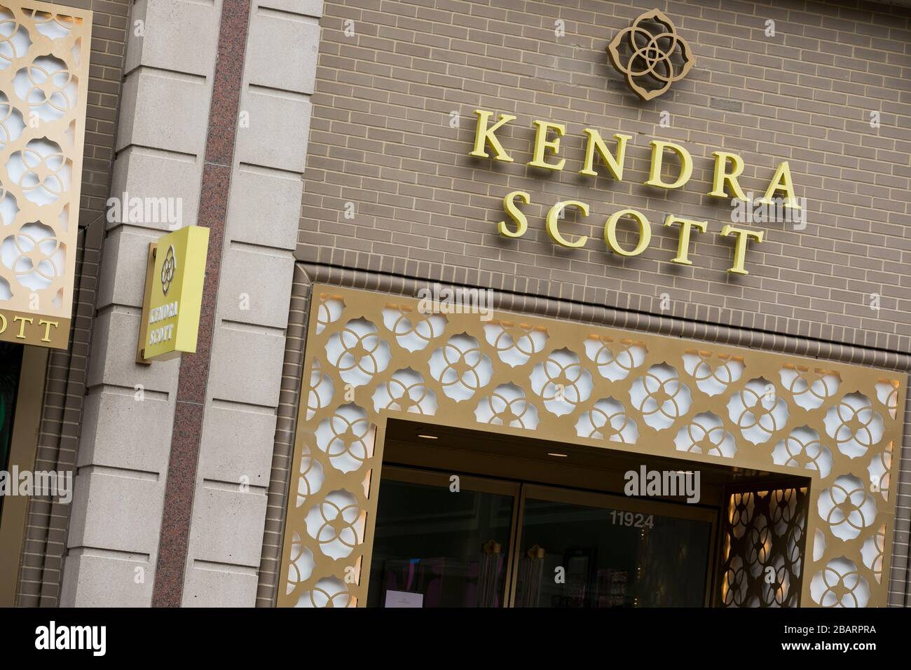 Kendra scott hi-res stock photography and images - Alamy