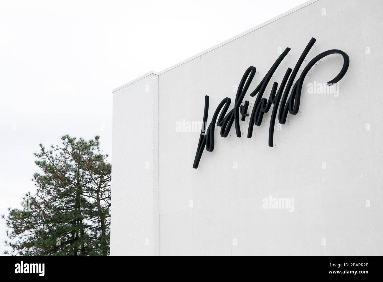Lord and taylor logo hi-res stock photography and images - Alamy