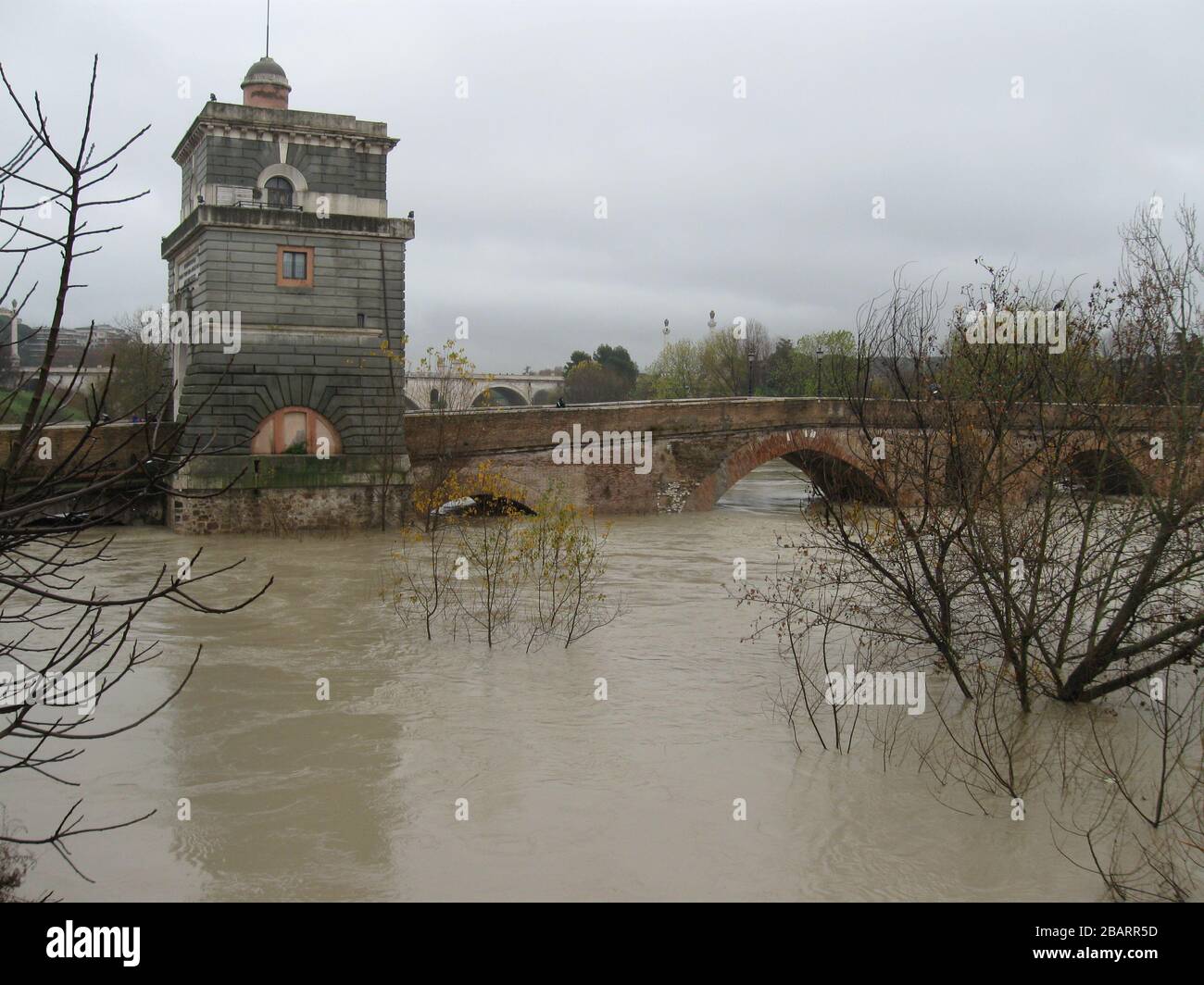 Tiber river flood in Rome (Ponte Milvio, 2008 Stock Photo - Alamy