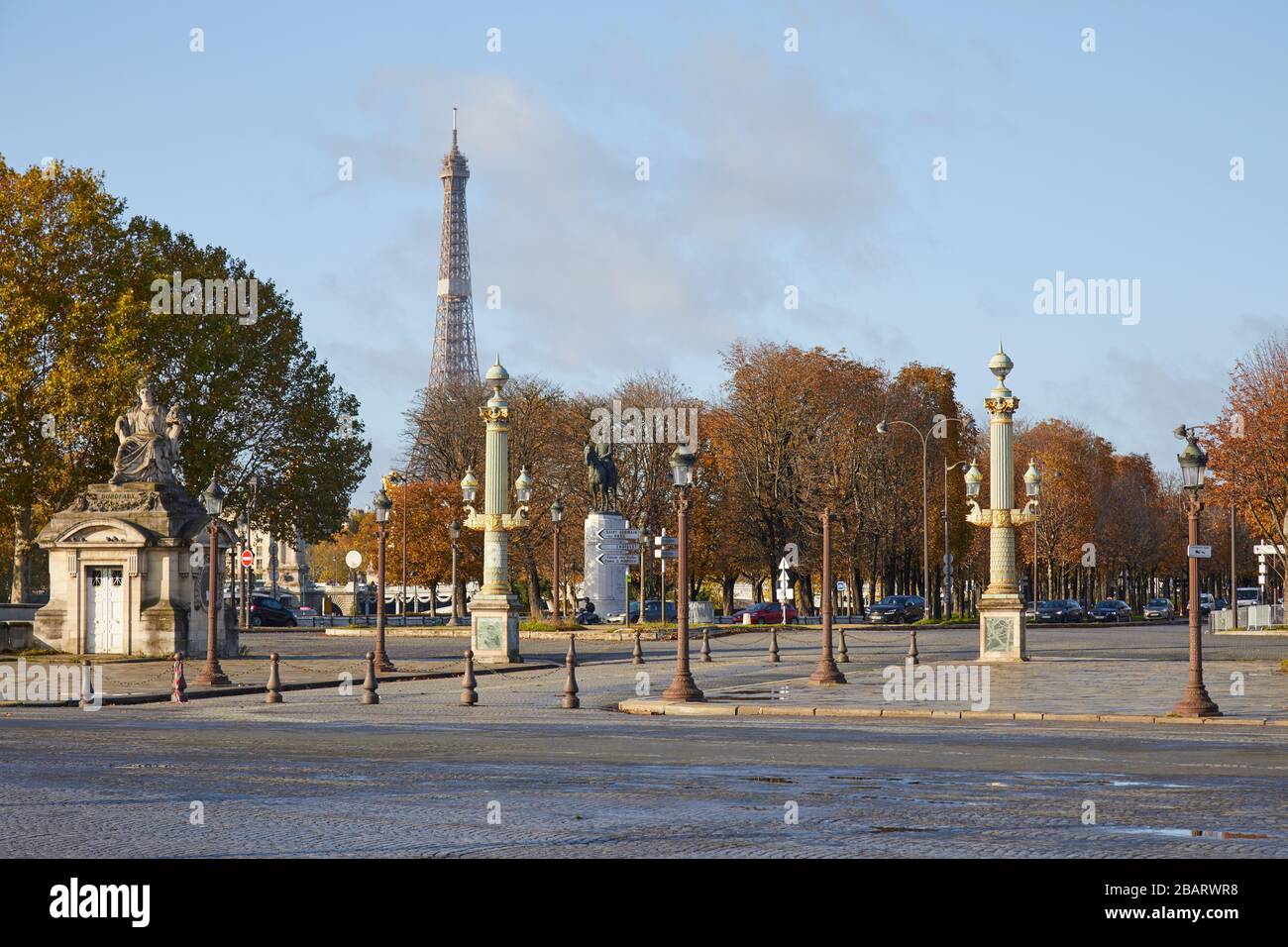 Eiffel tower square hi-res stock photography and images - Alamy