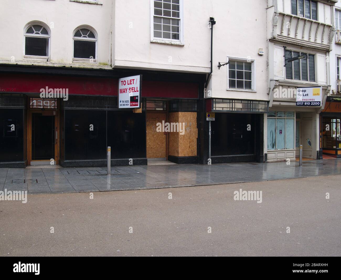 Empty high street retail business premises with to let and for sale ...