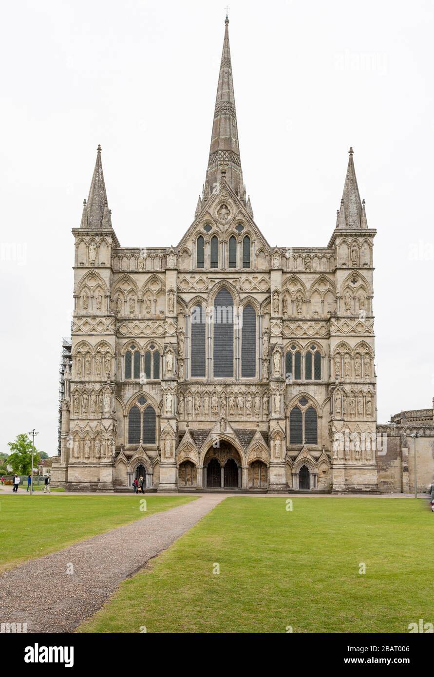 England salisbury salisbury cathedral stained hi-res stock photography ...