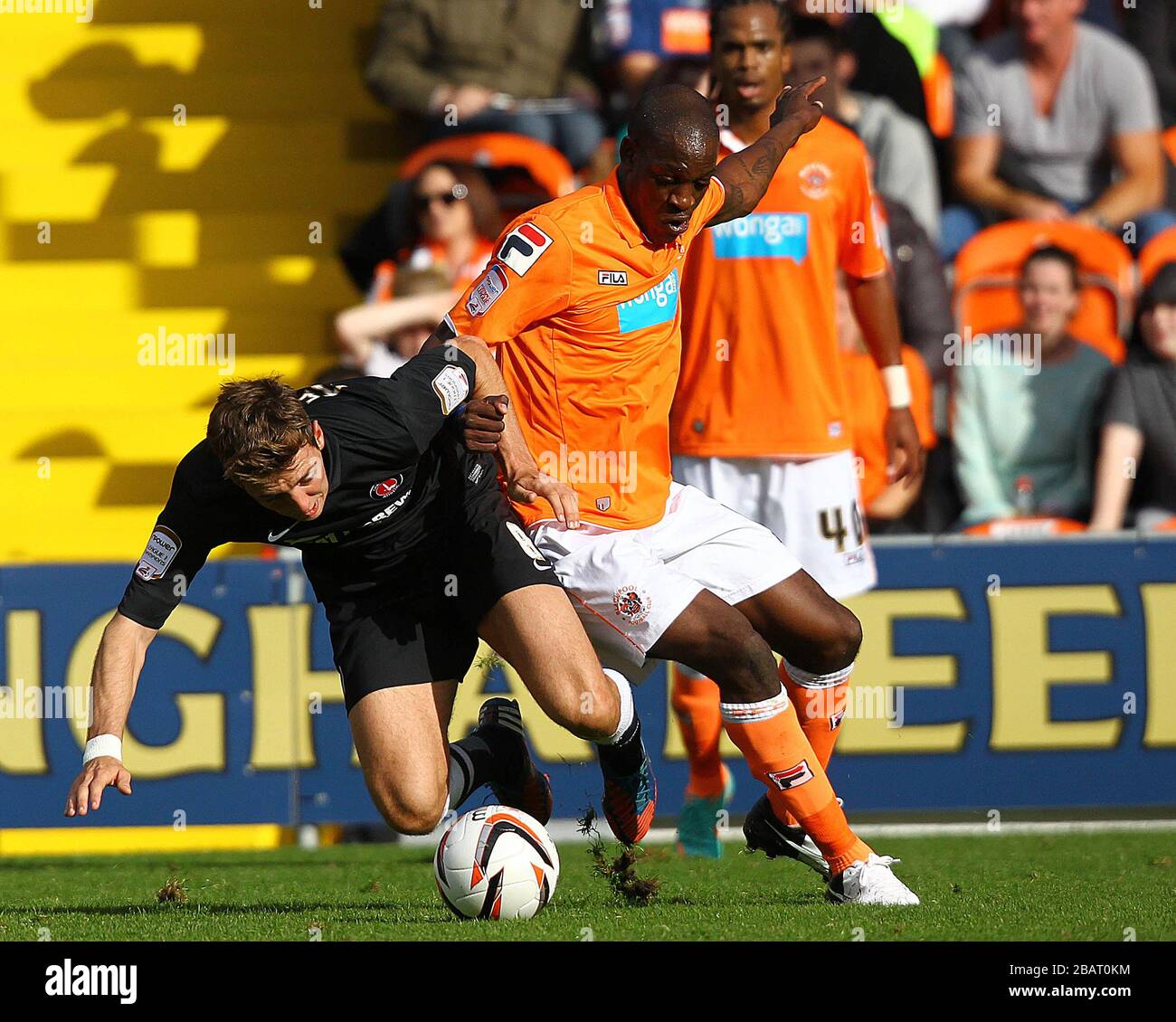 Blackpool's Isaiah Osbourne and Charlton Athletic's Dale Stephens Stock Photo - Alamy
