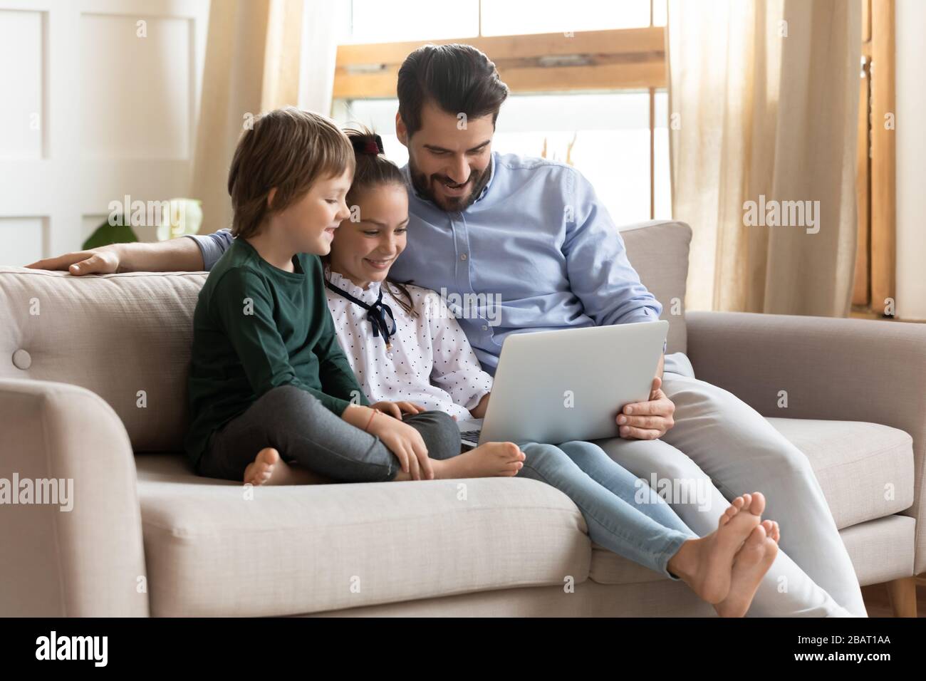 Kids on tech hi-res stock photography and images - Alamy