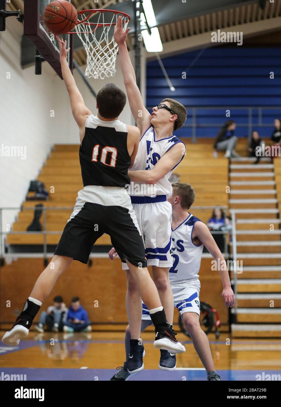 Basketball action with Odessa vs Valley Christian High School in ...