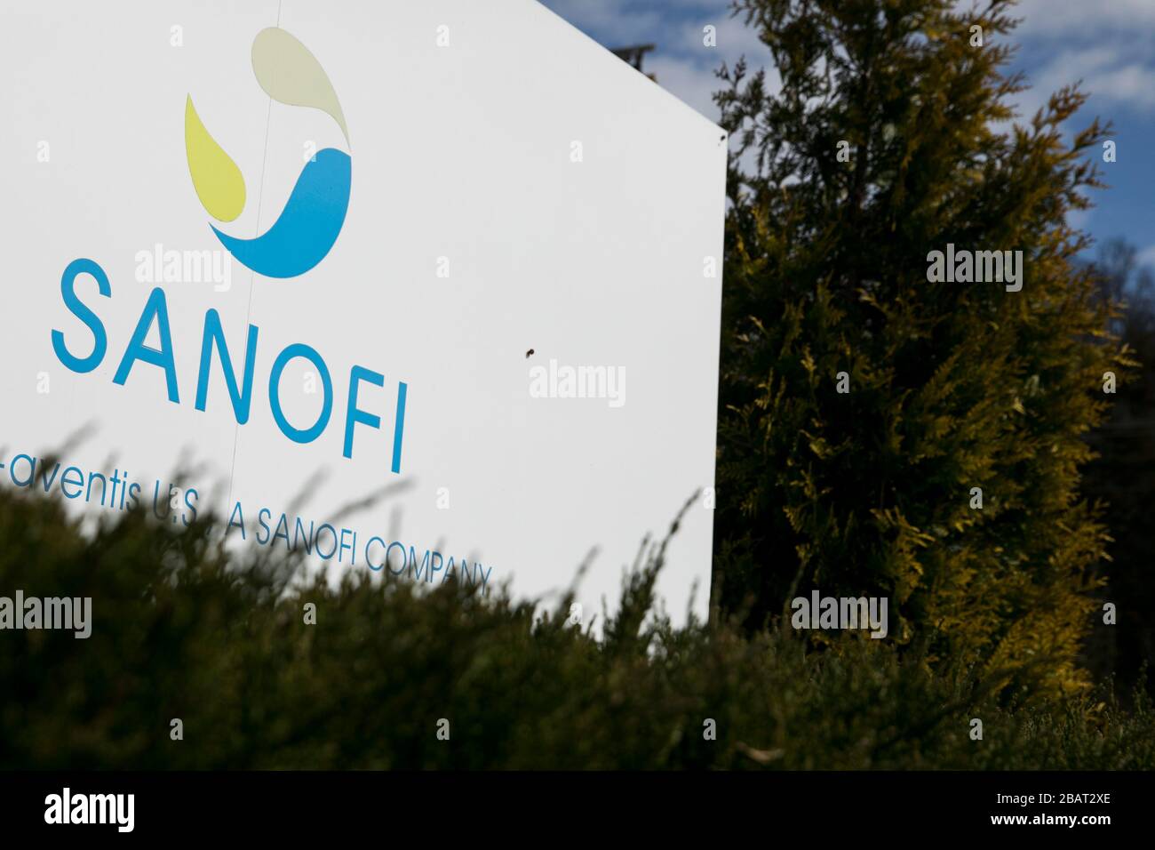 Sanofi new logo hi-res stock photography and images - Alamy