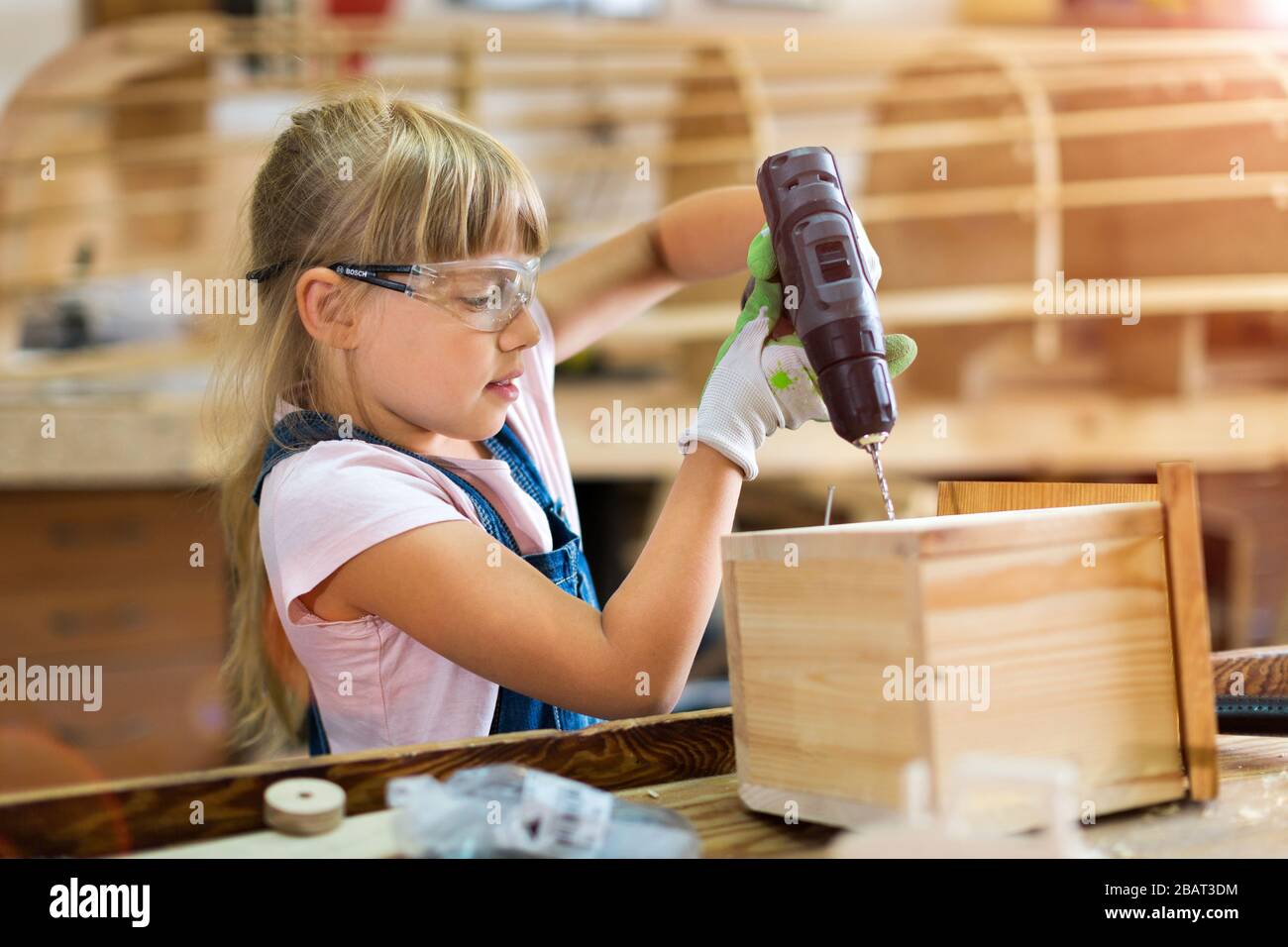 Children playing shop hi-res stock photography and images - Alamy