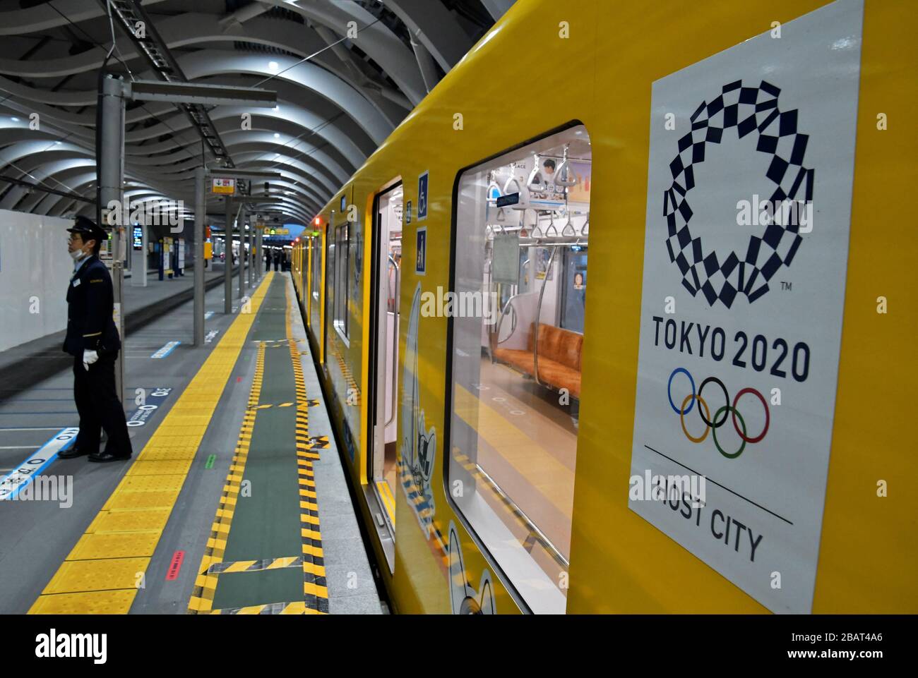 Tokyo, Japan. 29th Mar, 2020. On the train of subway Ginza line are ...