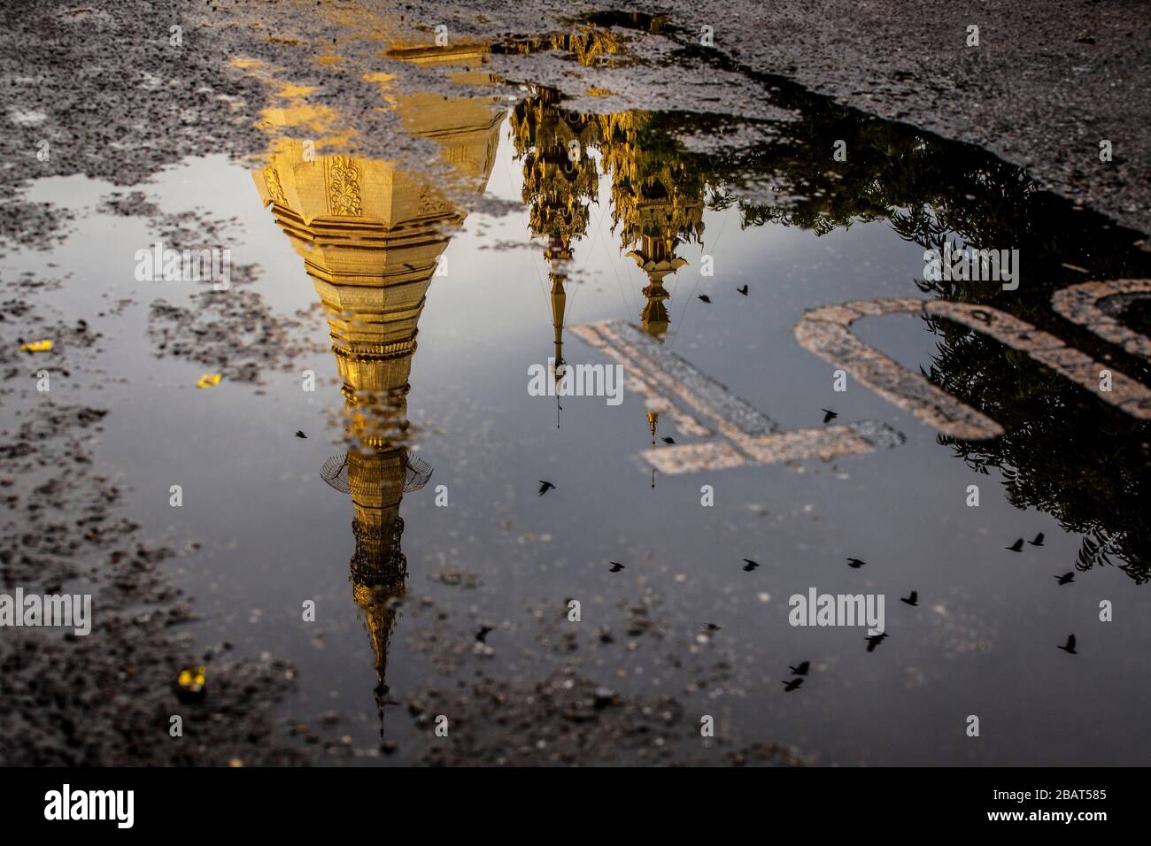 Sule Paya reflection. Yangon, Myanmar Stock Photo - Alamy