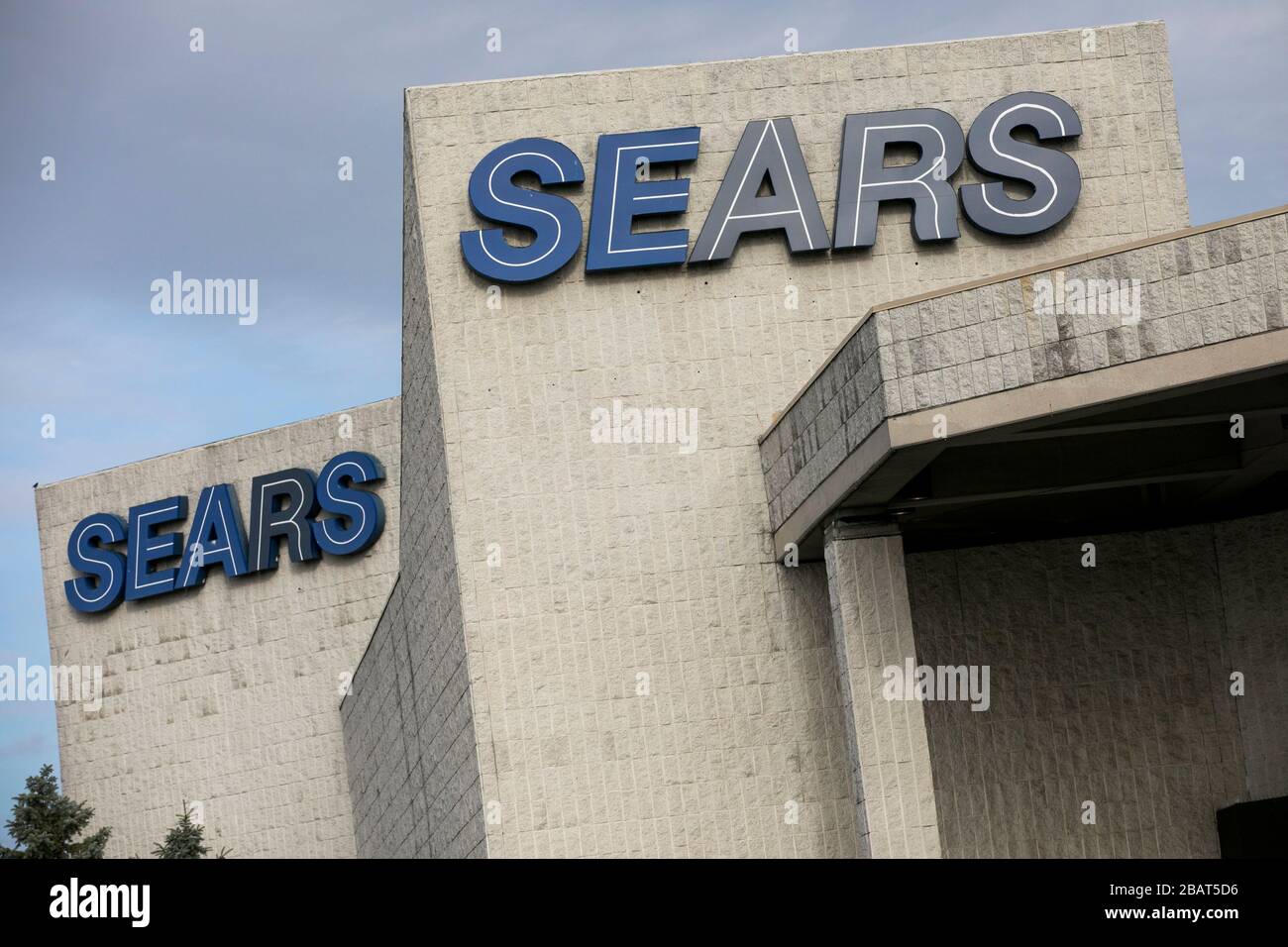 A logo sign outside of a Sears retail store in Woodbridge Township, New ...