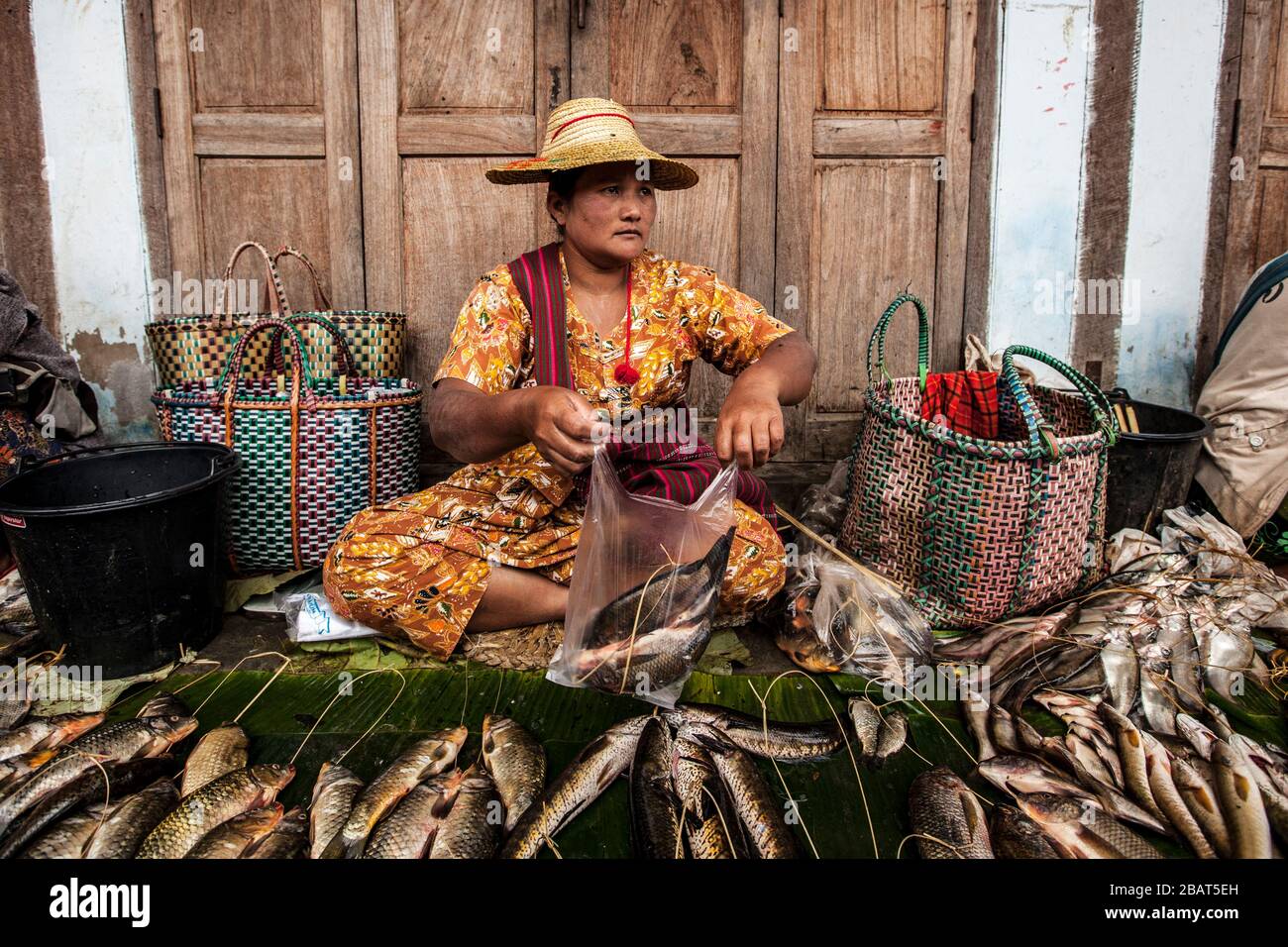 Fishmonger selling fish at Nyaung Shwe Market. Myanmar Stock Photo - Alamy