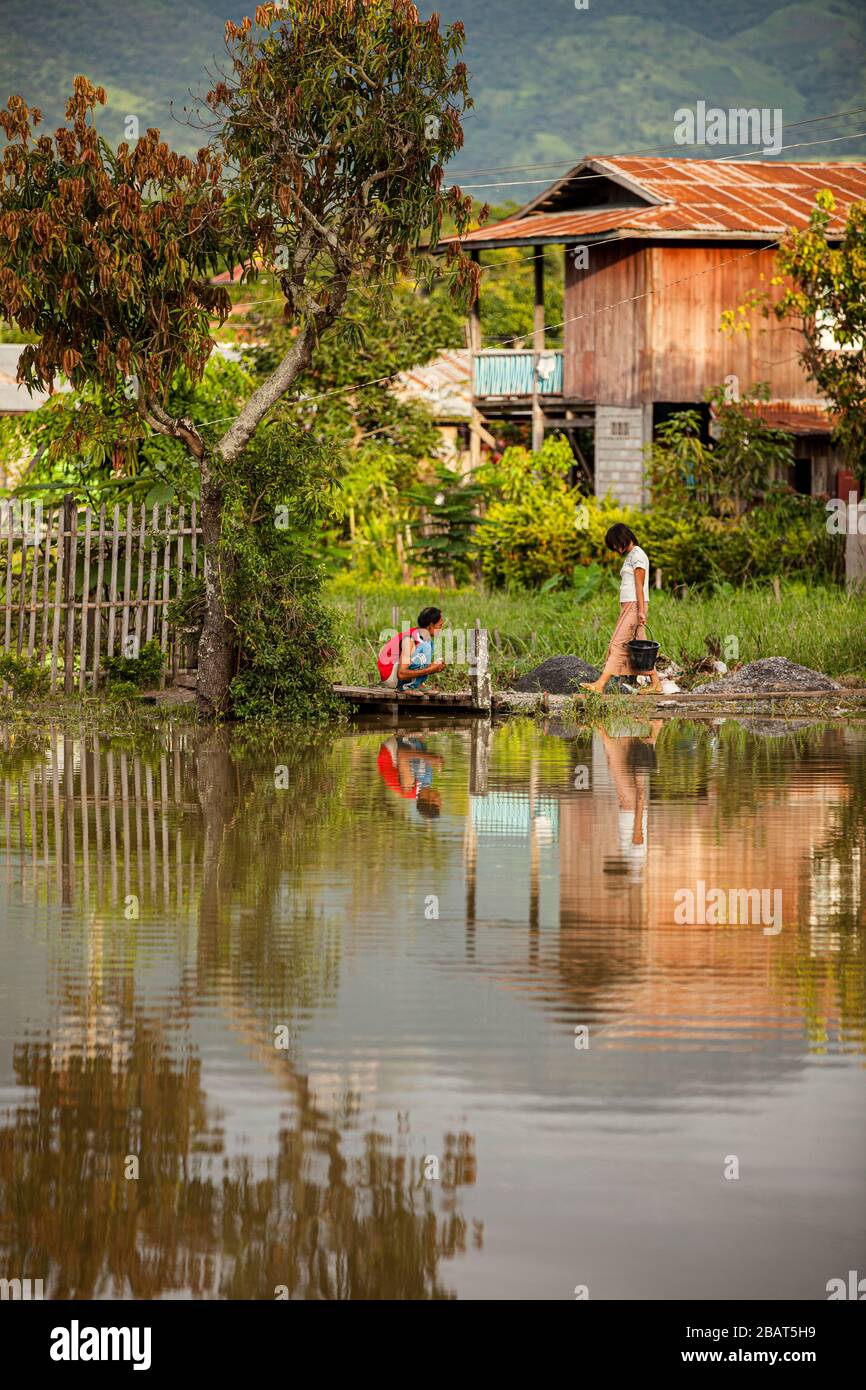 Burmese daily life hi-res stock photography and images - Alamy