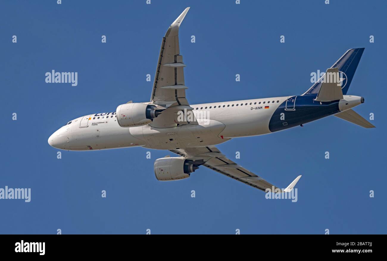 Airbus a320neo launch hi-res stock photography and images - Alamy