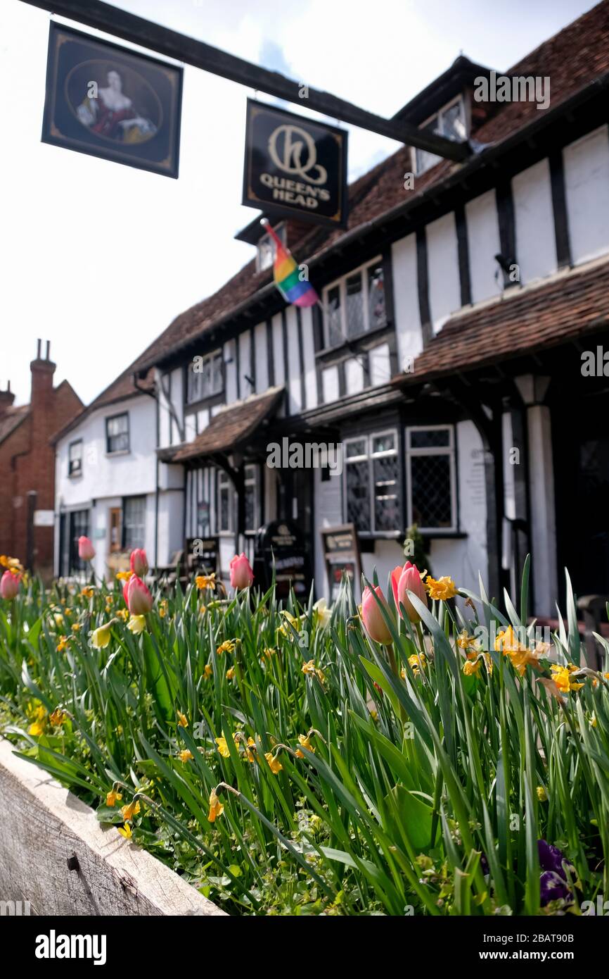 Historic half timbered Tudor pub called the Queen's Head, in Pinner ...