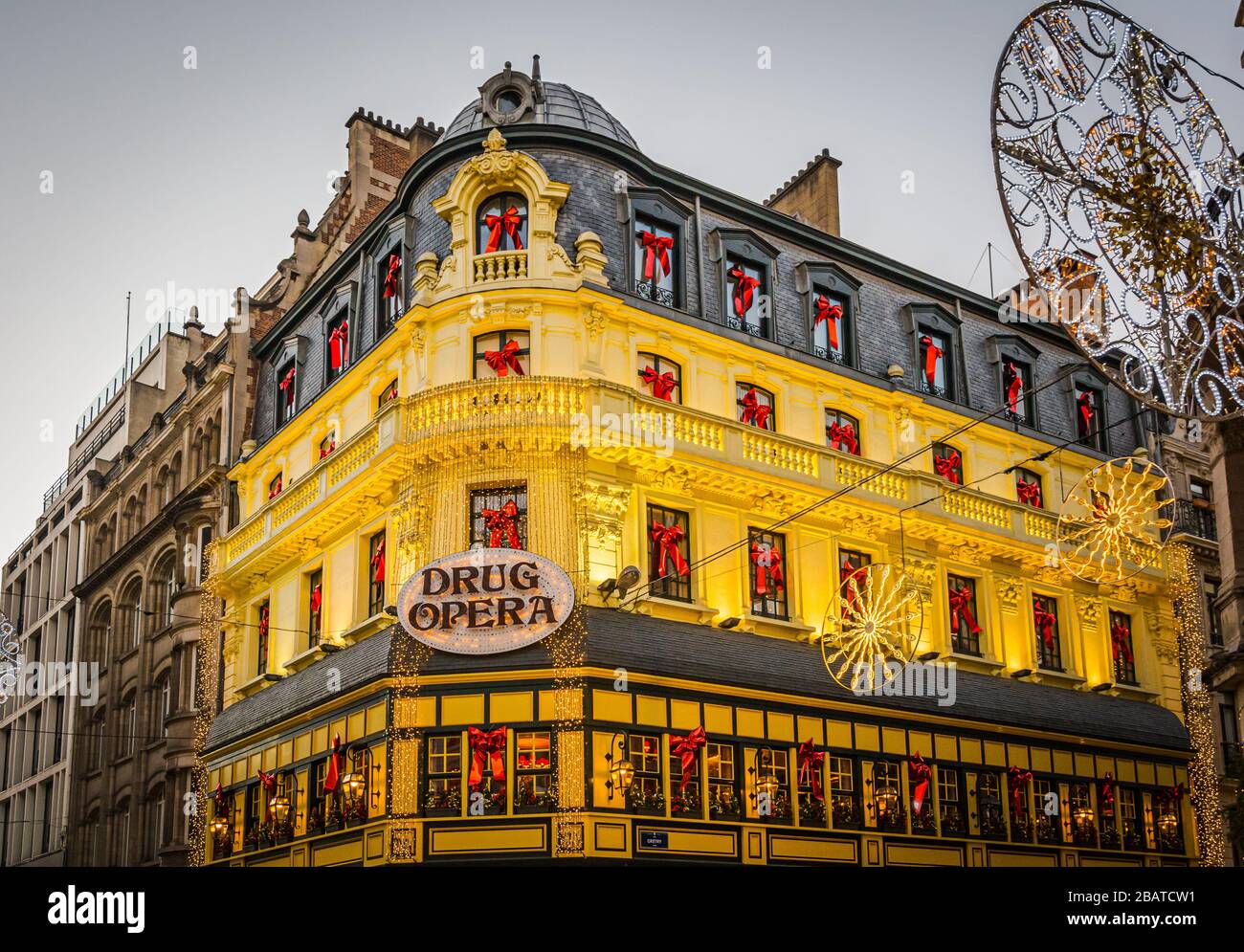 Beautiful palace hi-res stock photography and images - Alamy